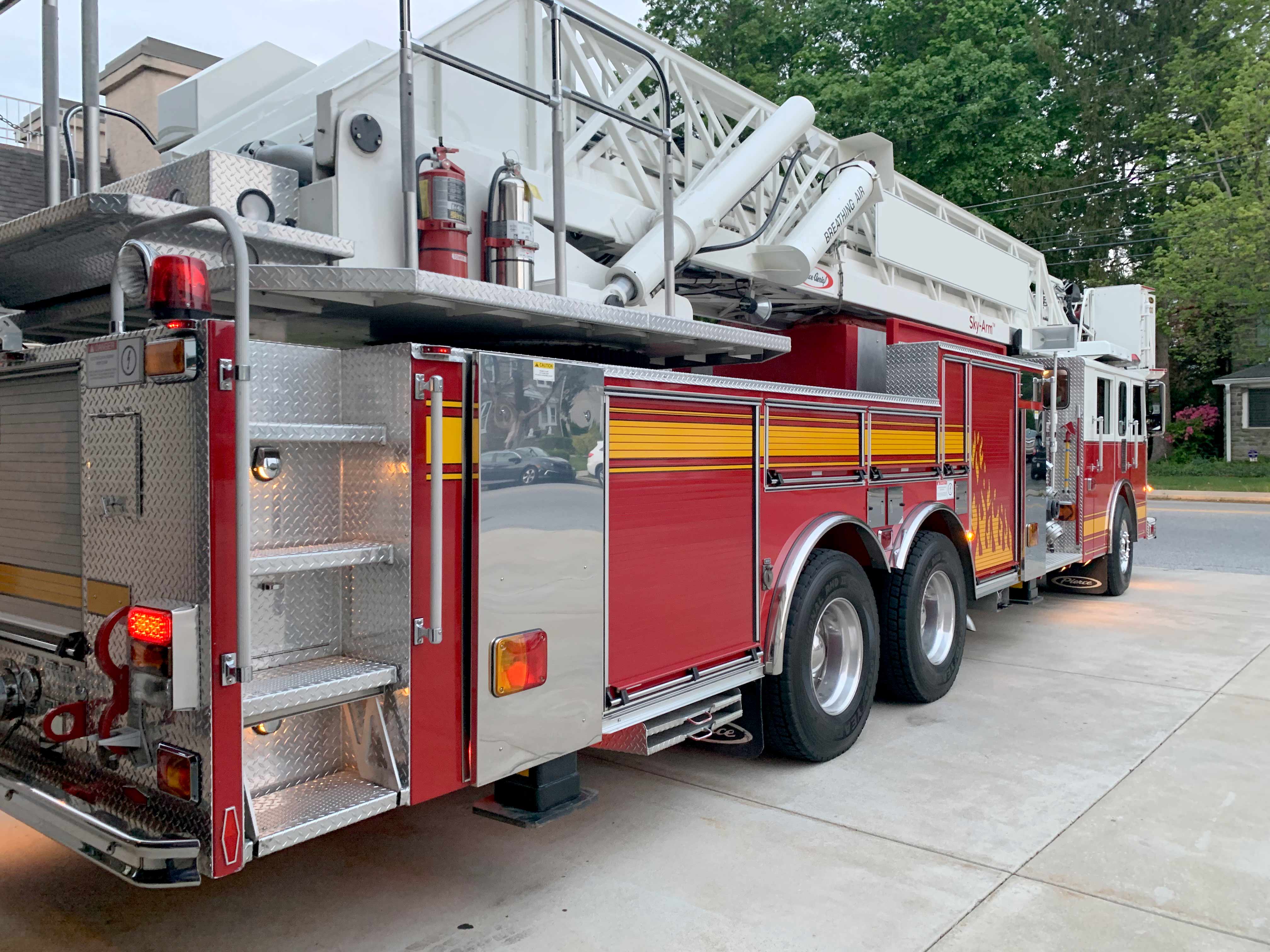 1999 Pierce Dash 100' SkyArm | Used Truck Details