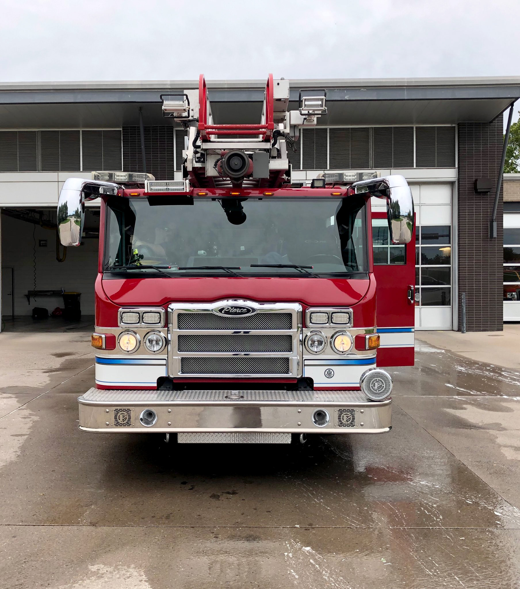 2010 Pierce Impel 75' Quint | Used Truck Details