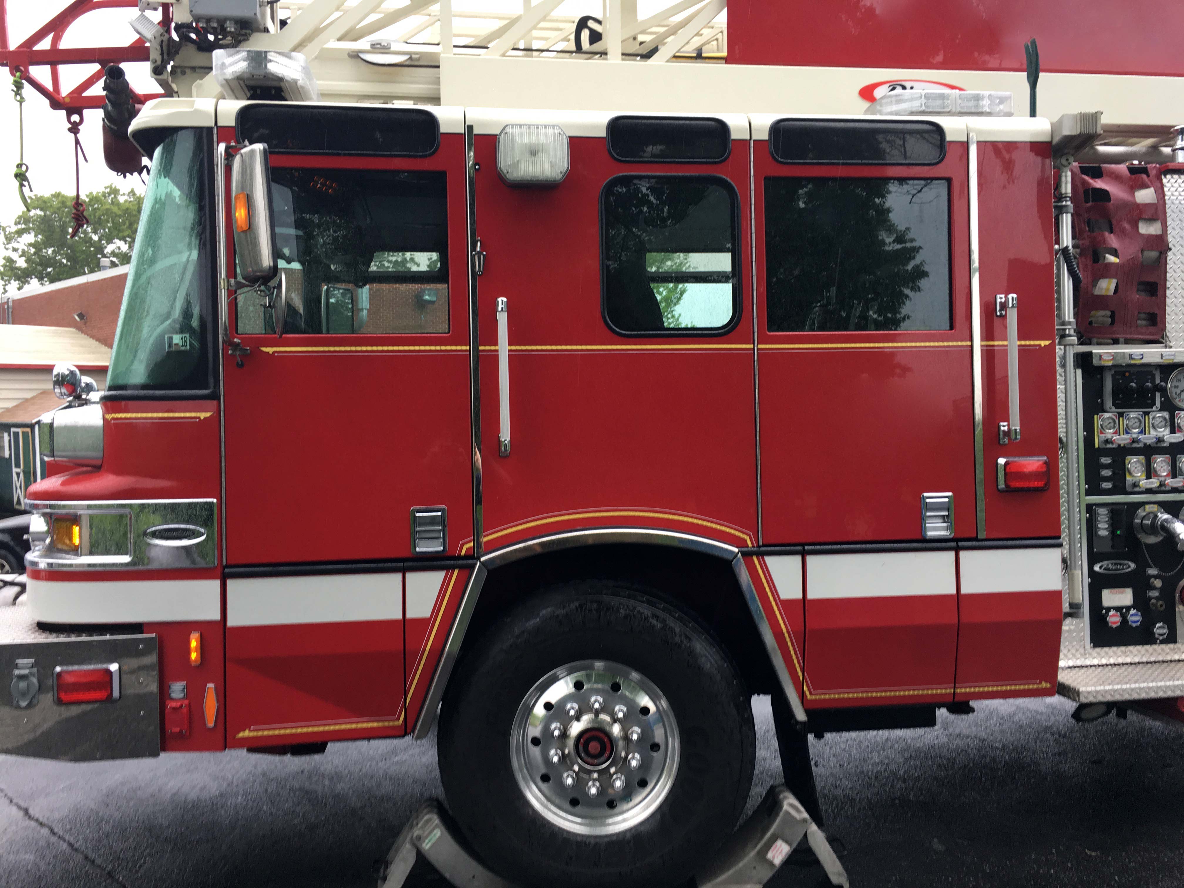 2005 Pierce Quantum 75' Quint | Used Truck Details