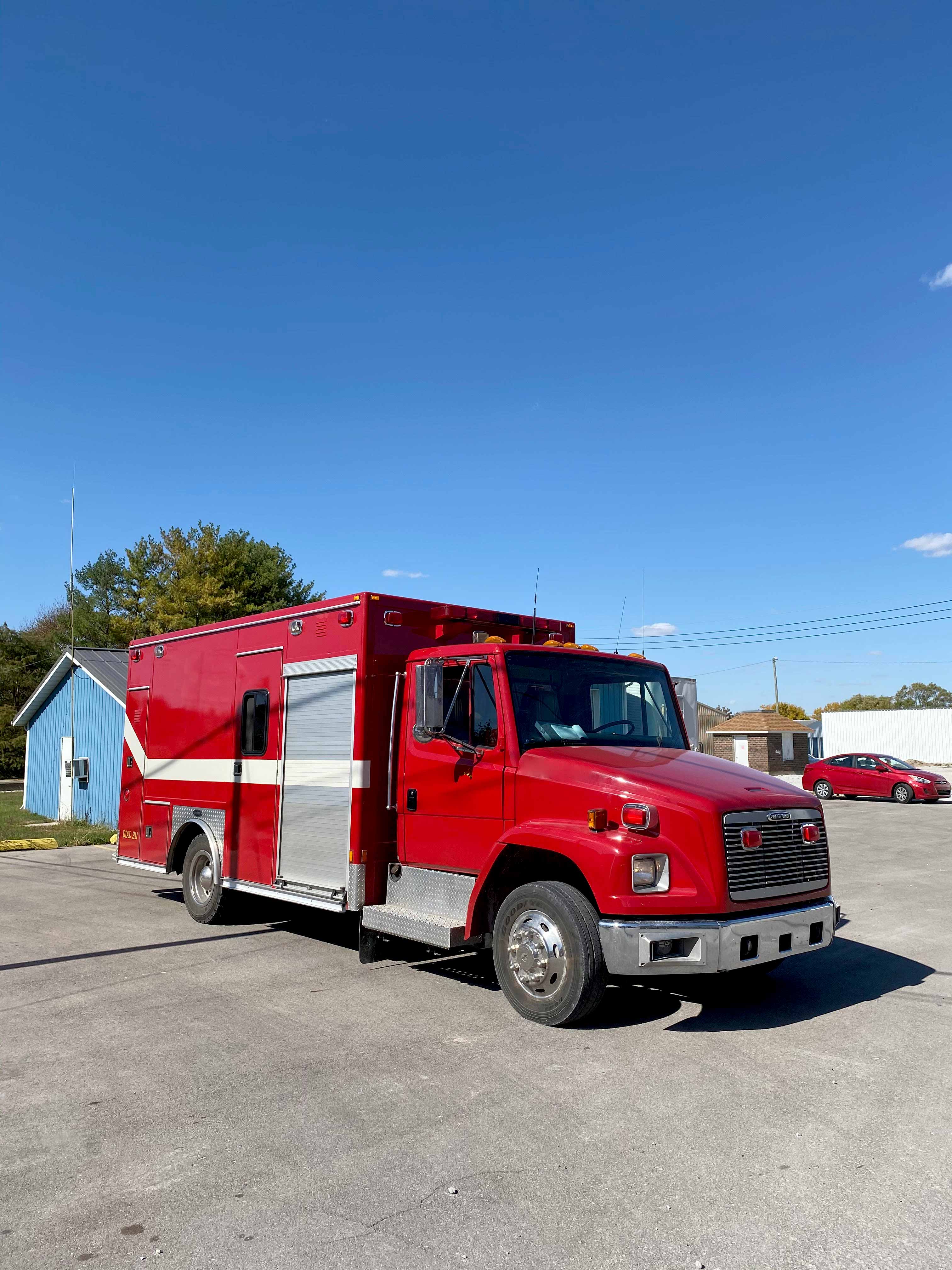 1999 E-One Freightliner Walk-In Rescue | Used Truck Details