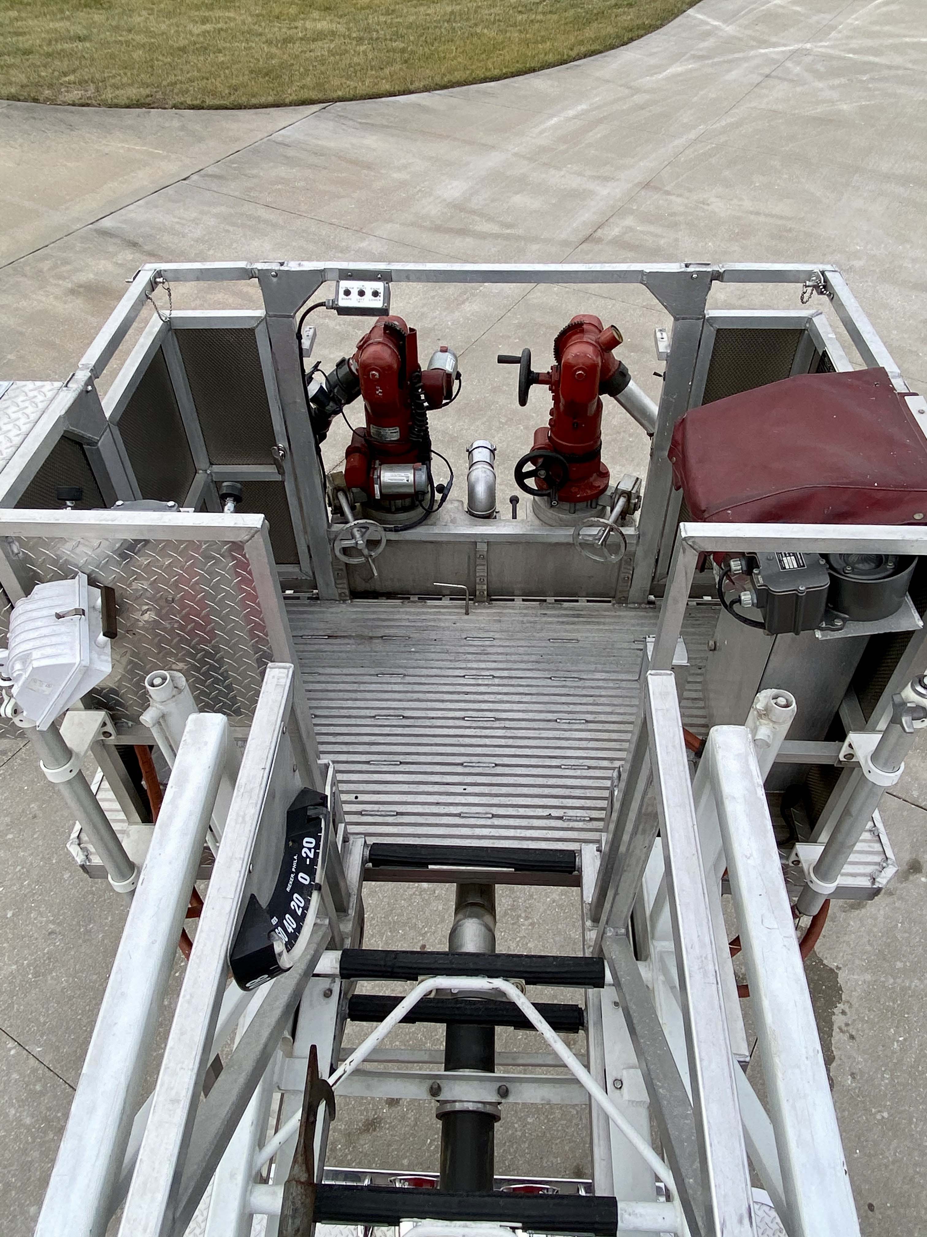 1991 Grumman Aerialcat 102' Platform | Used Truck Details