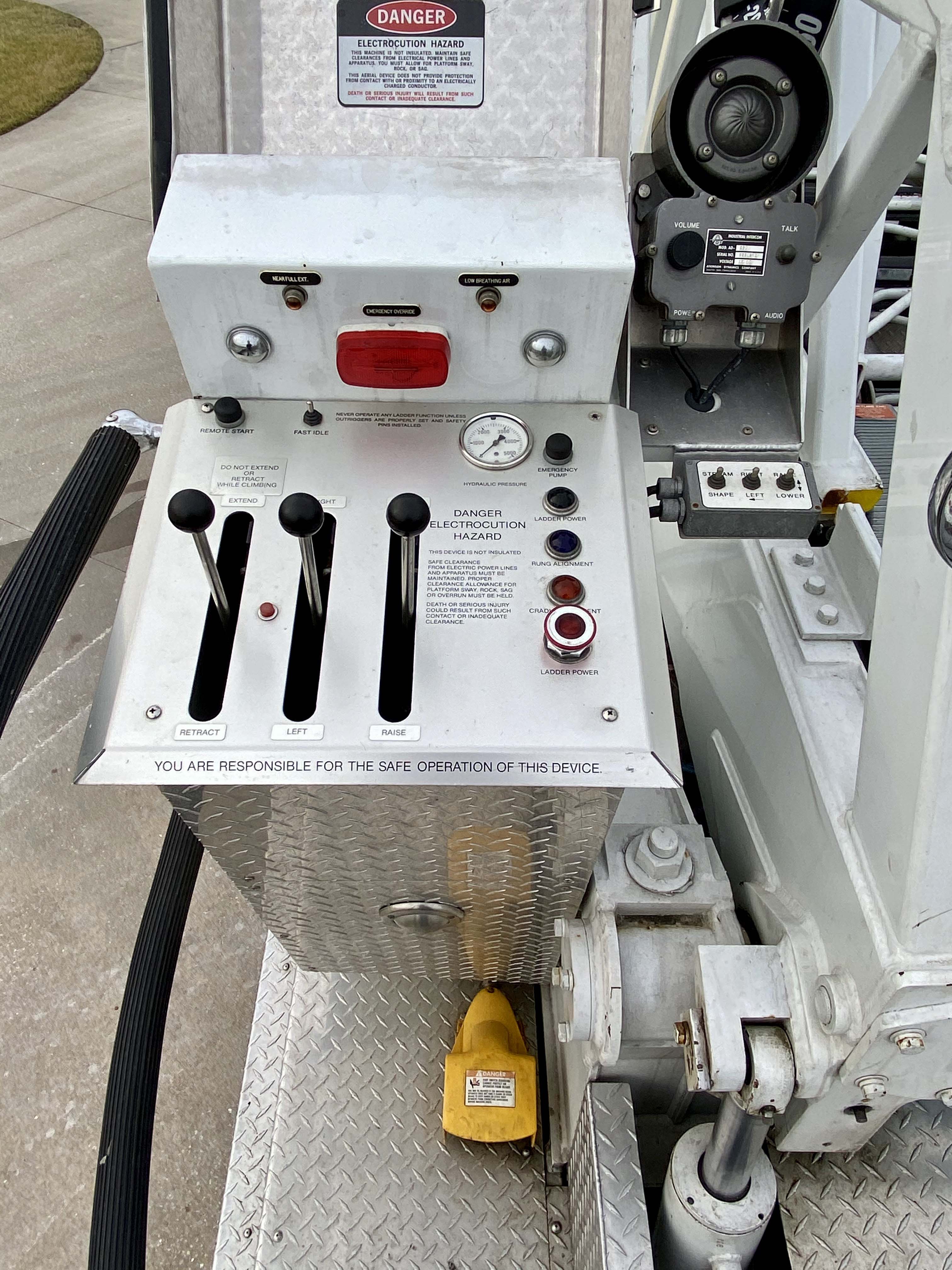 1991 Grumman Aerialcat 102' Platform | Used Truck Details