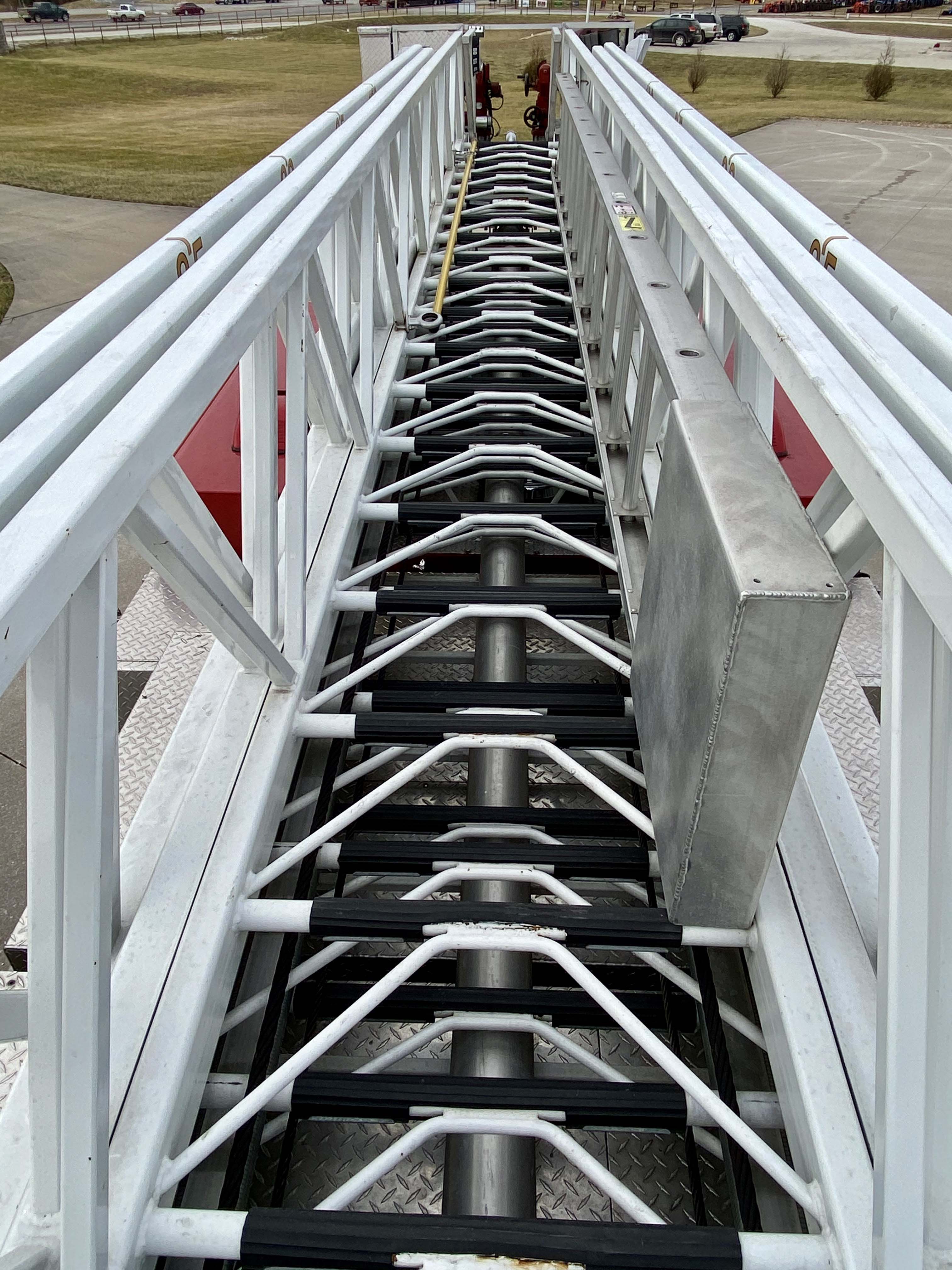 1991 Grumman Aerialcat 102' Platform | Used Truck Details