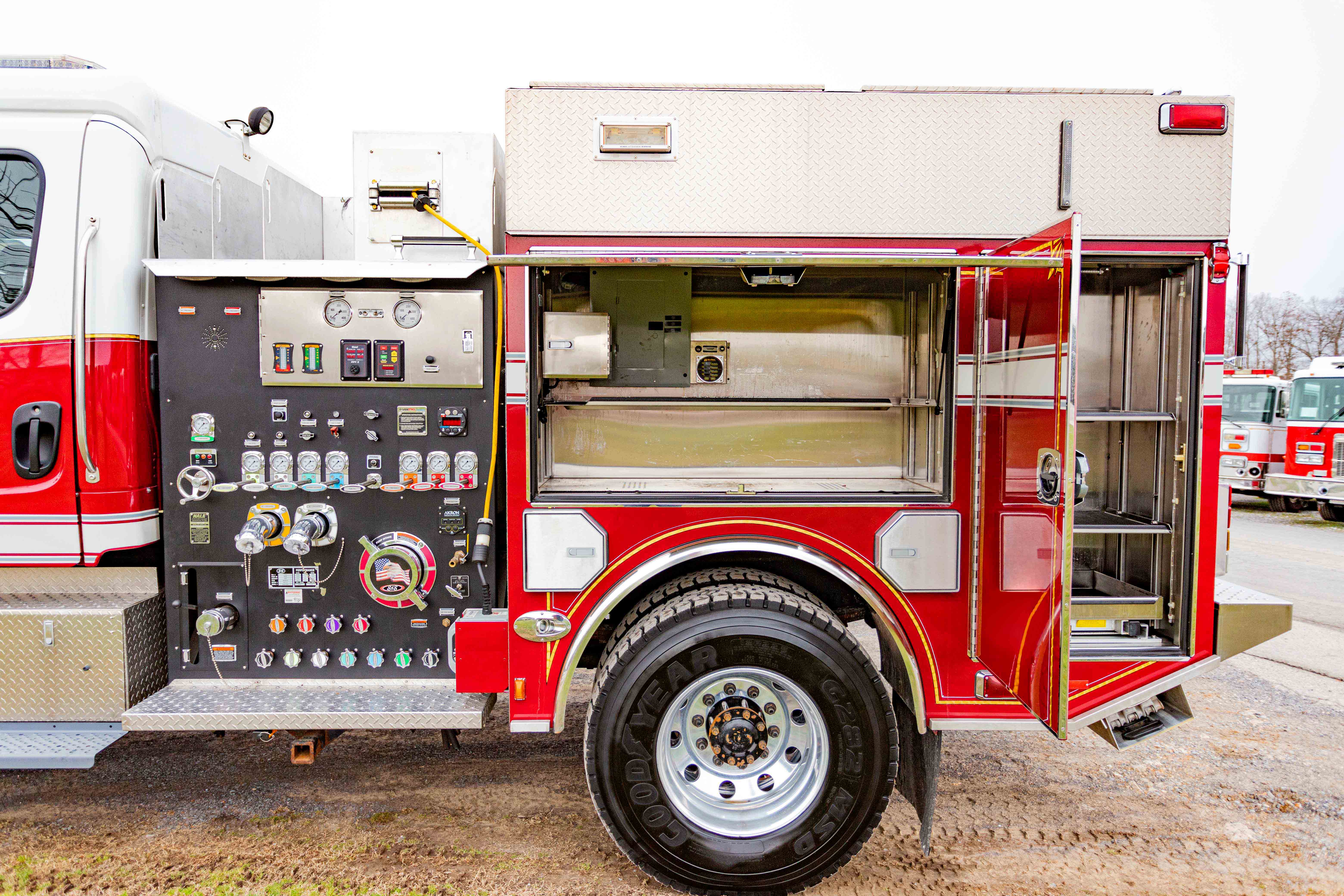 2006 S&S Freightliner 4x4 Pumper | Used Truck Details