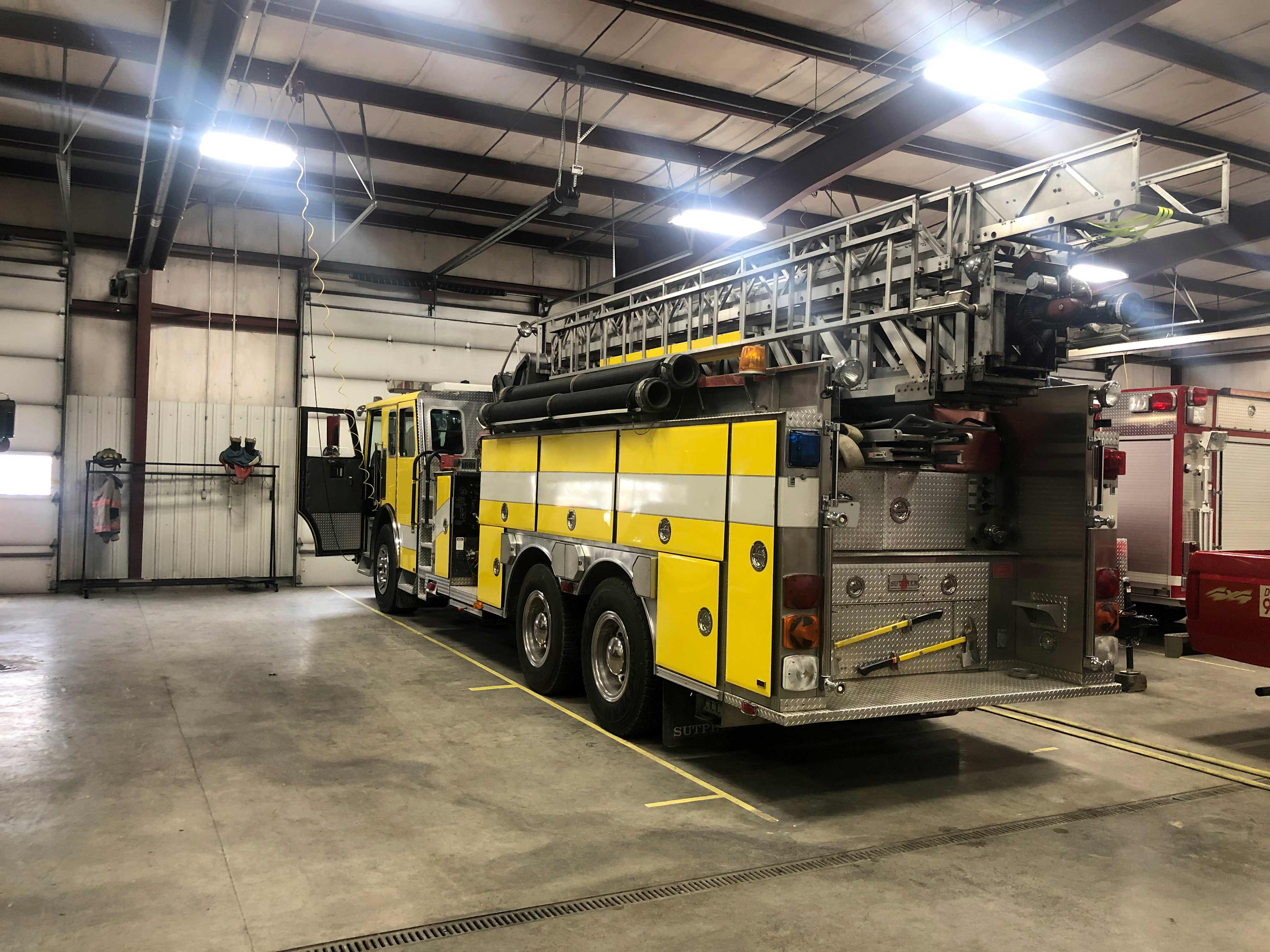 1994 Sutphen 75' Mid-Mount Platform | Used Truck Details