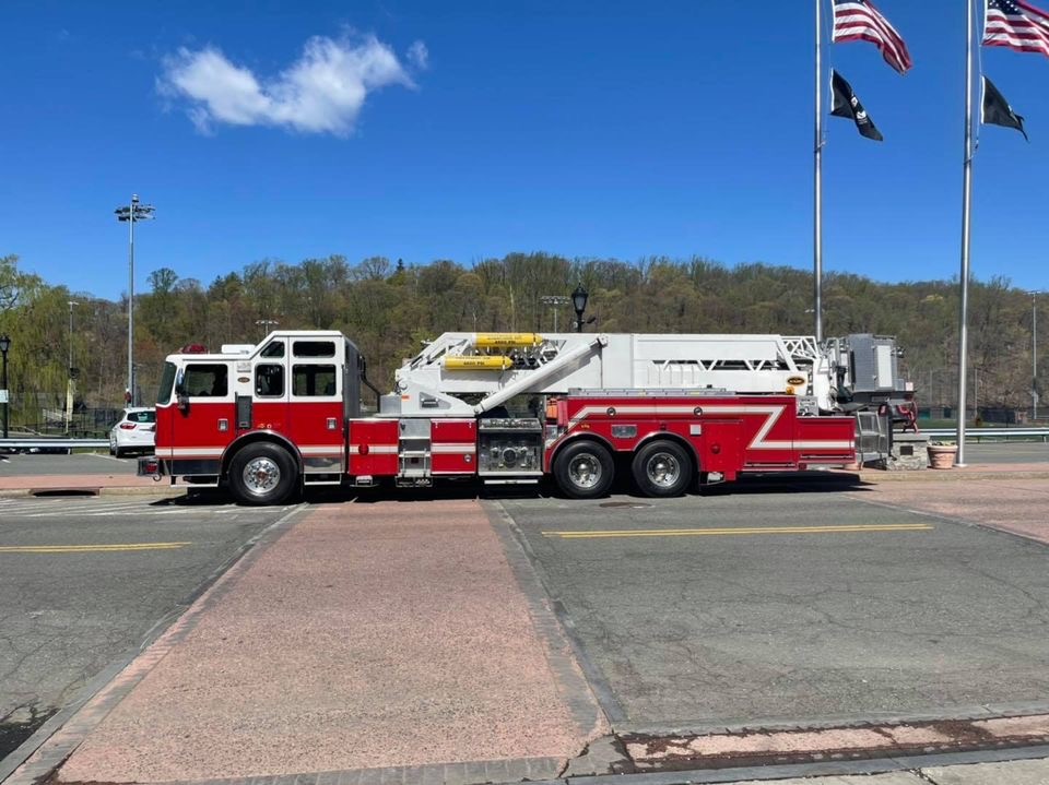 2000 KME Excel 95' Mid-Mount Tower | Used Truck Details