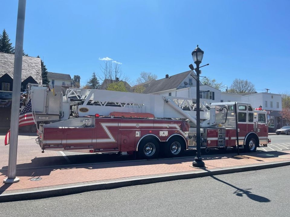 2000 KME Excel 95' Mid-Mount Tower | Used Truck Details