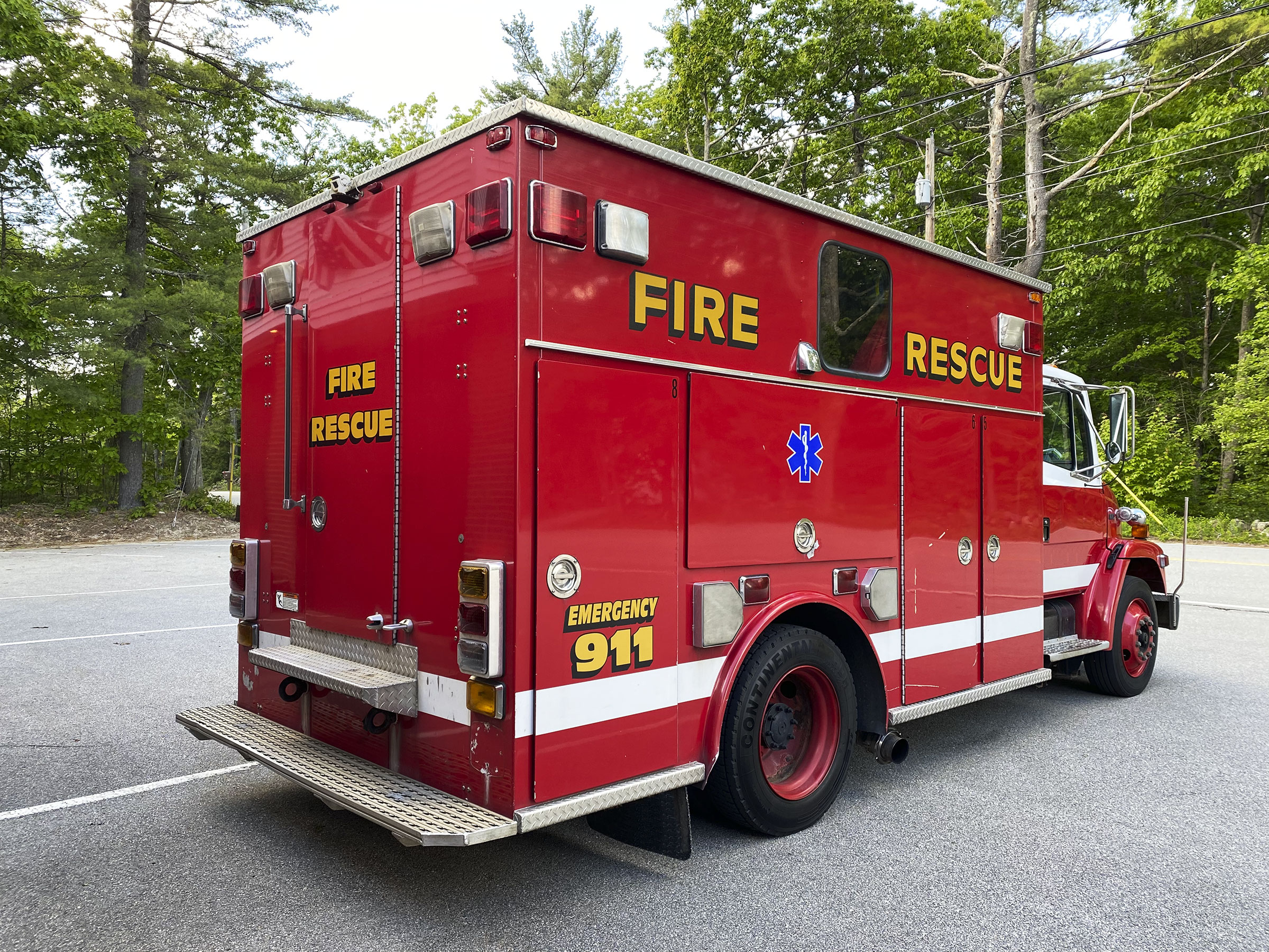 1999 Valley Freightliner Commercial Walk-In Rescue | Used Truck Details