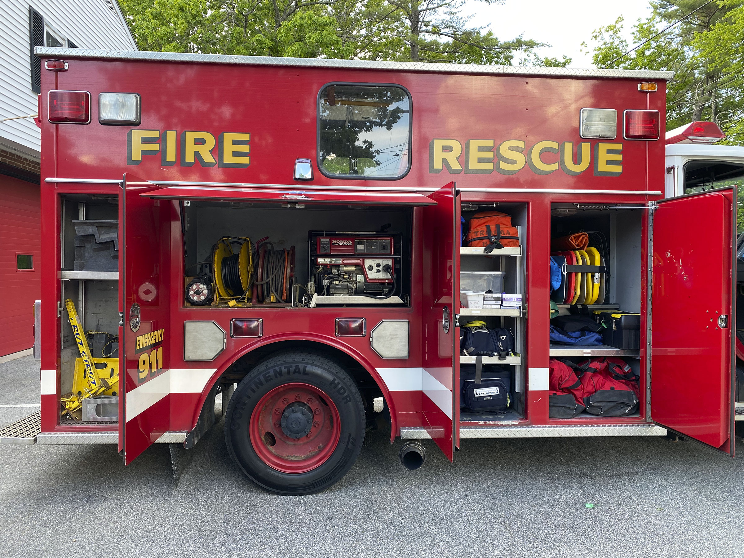 1999 Valley Freightliner Commercial Walk-In Rescue | Used Truck Details