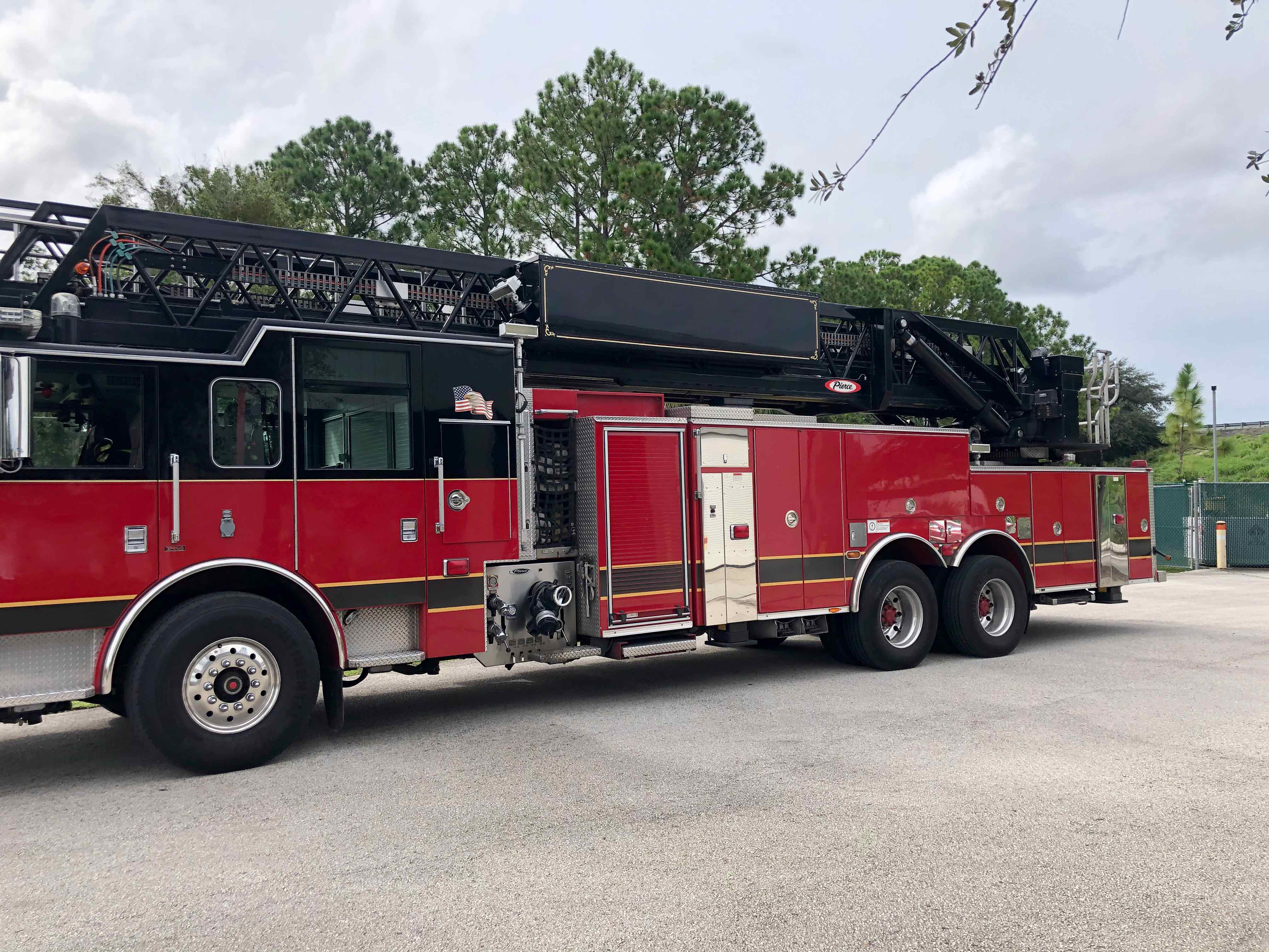 2010 Pierce Arrow XT PUC 100' Platform | Used Truck Details