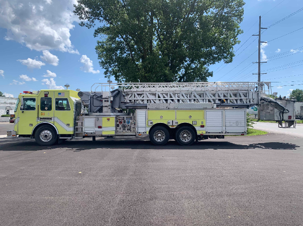 2002 Sutphen 100' Mid-Mount Platform | Used Truck Details