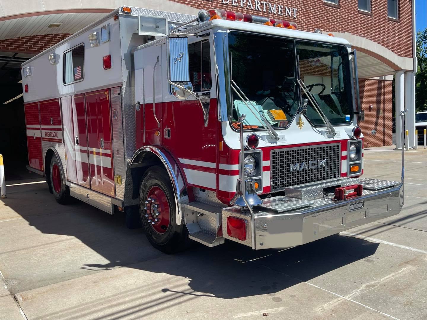 1989 Saulsbury Mack Walk-In Heavy Rescue | Used Truck Details