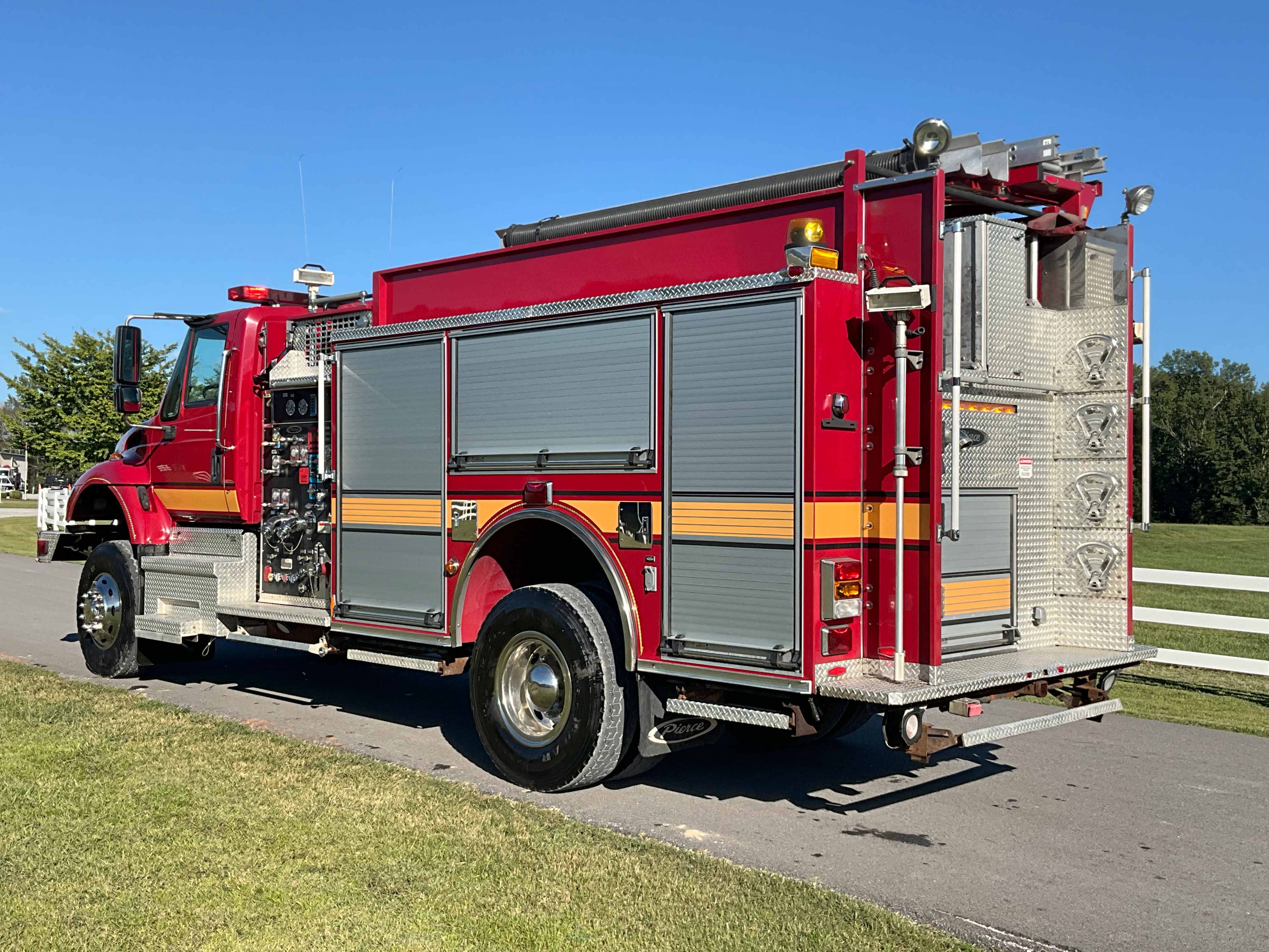 2005 Pierce International Commercial 4x4 Pumper | Firetrucks Unlimited