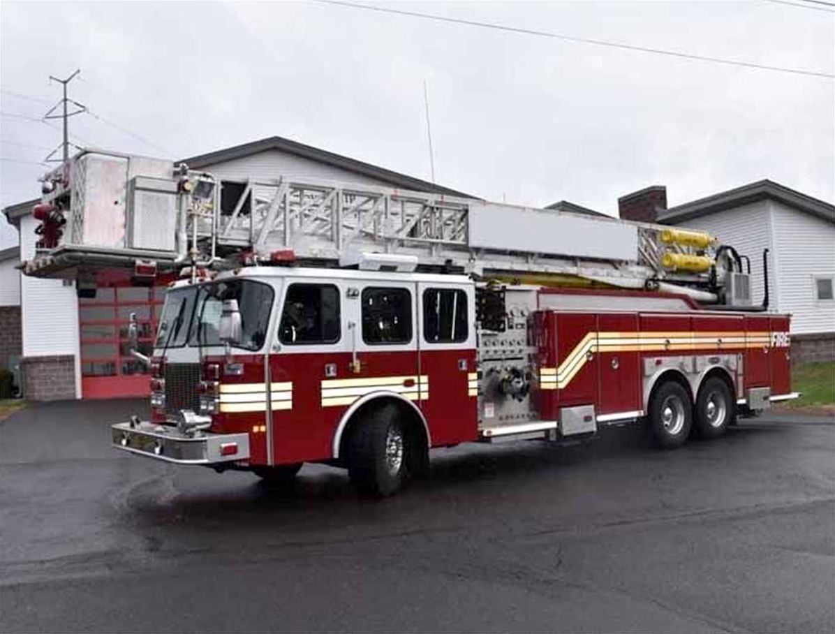 2001 E-One Cyclone II 95' Platform | Used Truck Details