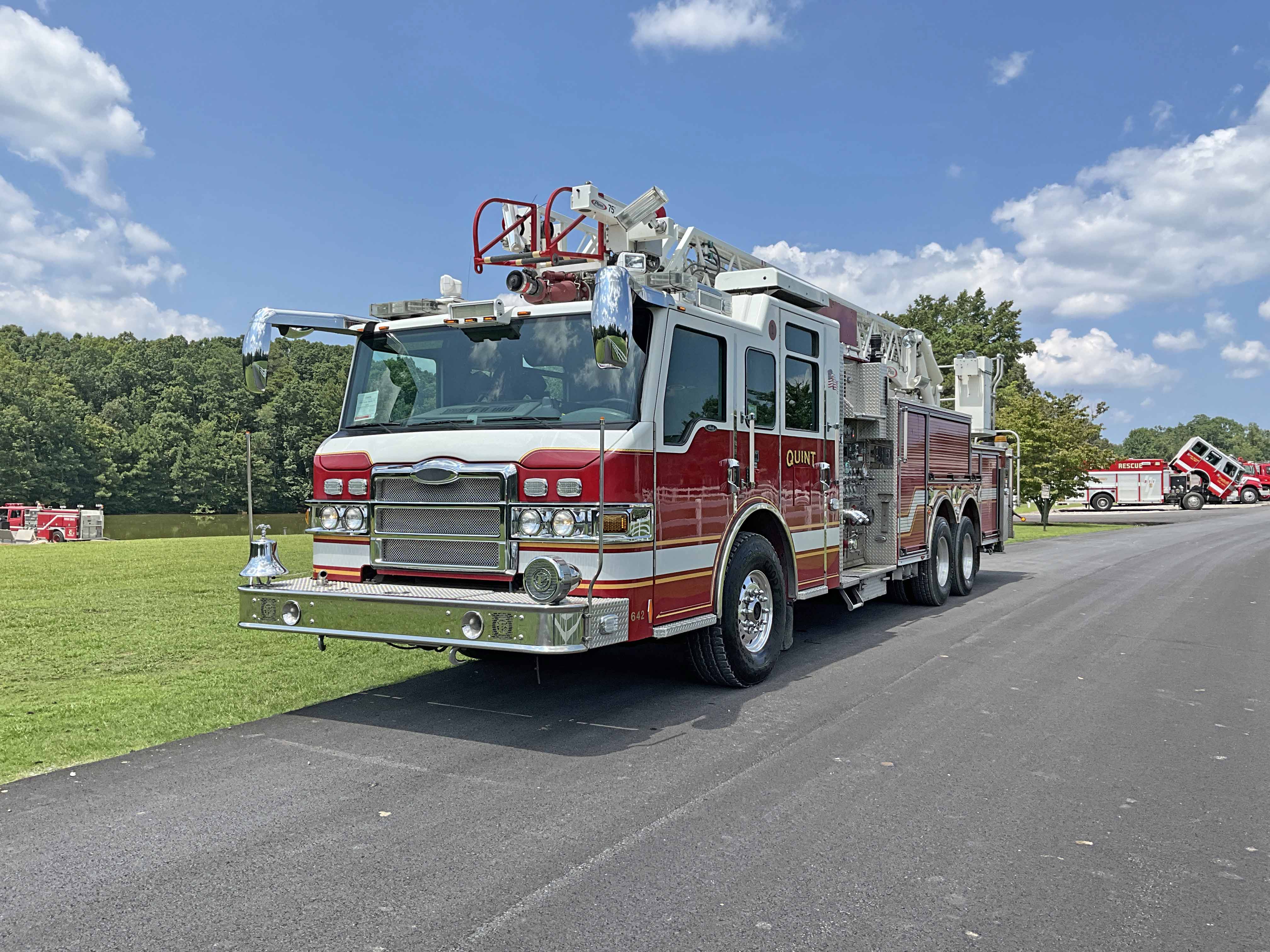 2009 Pierce Velocity 75' Quint | Firetrucks Unlimited