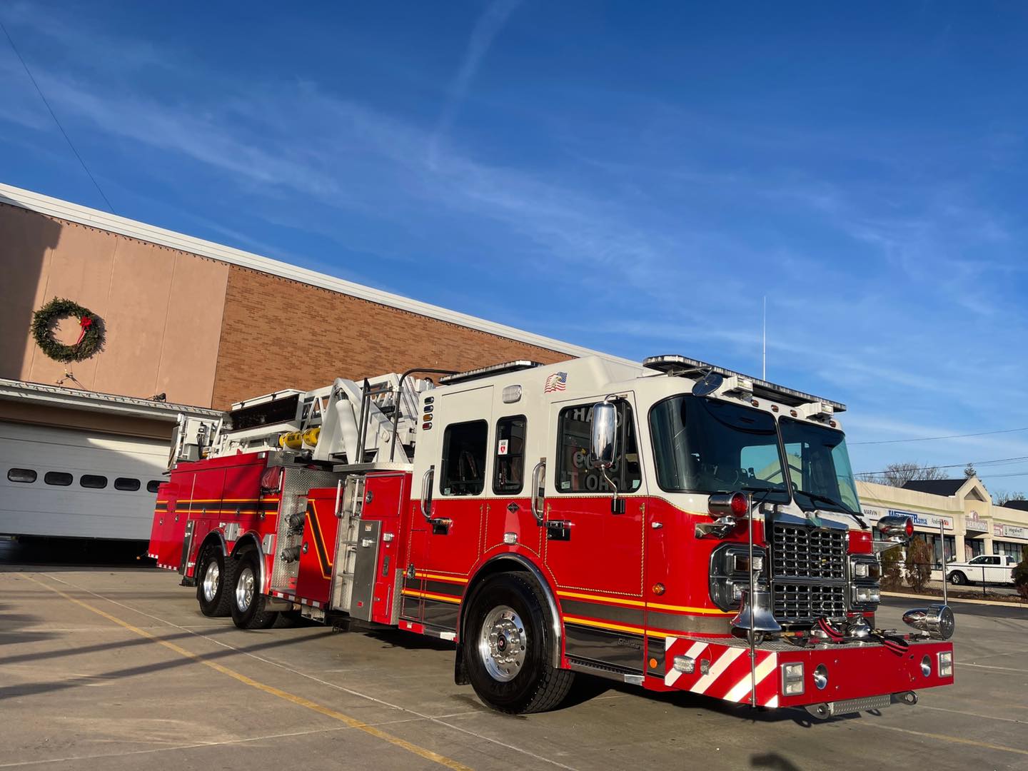 2009 Smeal Spartan Quint Mid-Mount 100' Platform | Used Truck Details