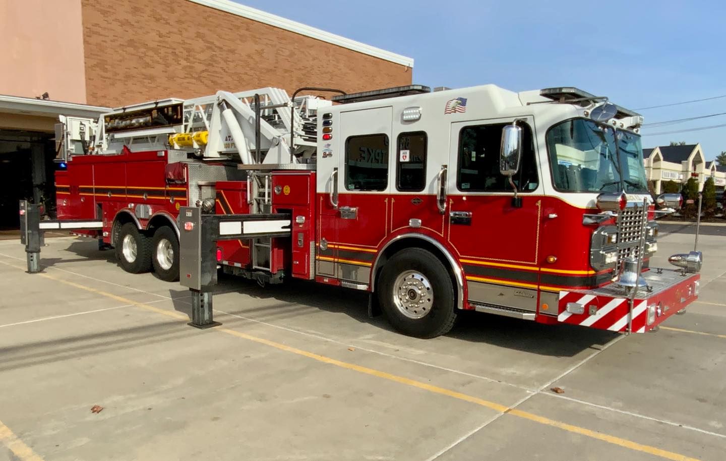 2009 Smeal Spartan Quint Mid-Mount 100' Platform | Used Truck Details