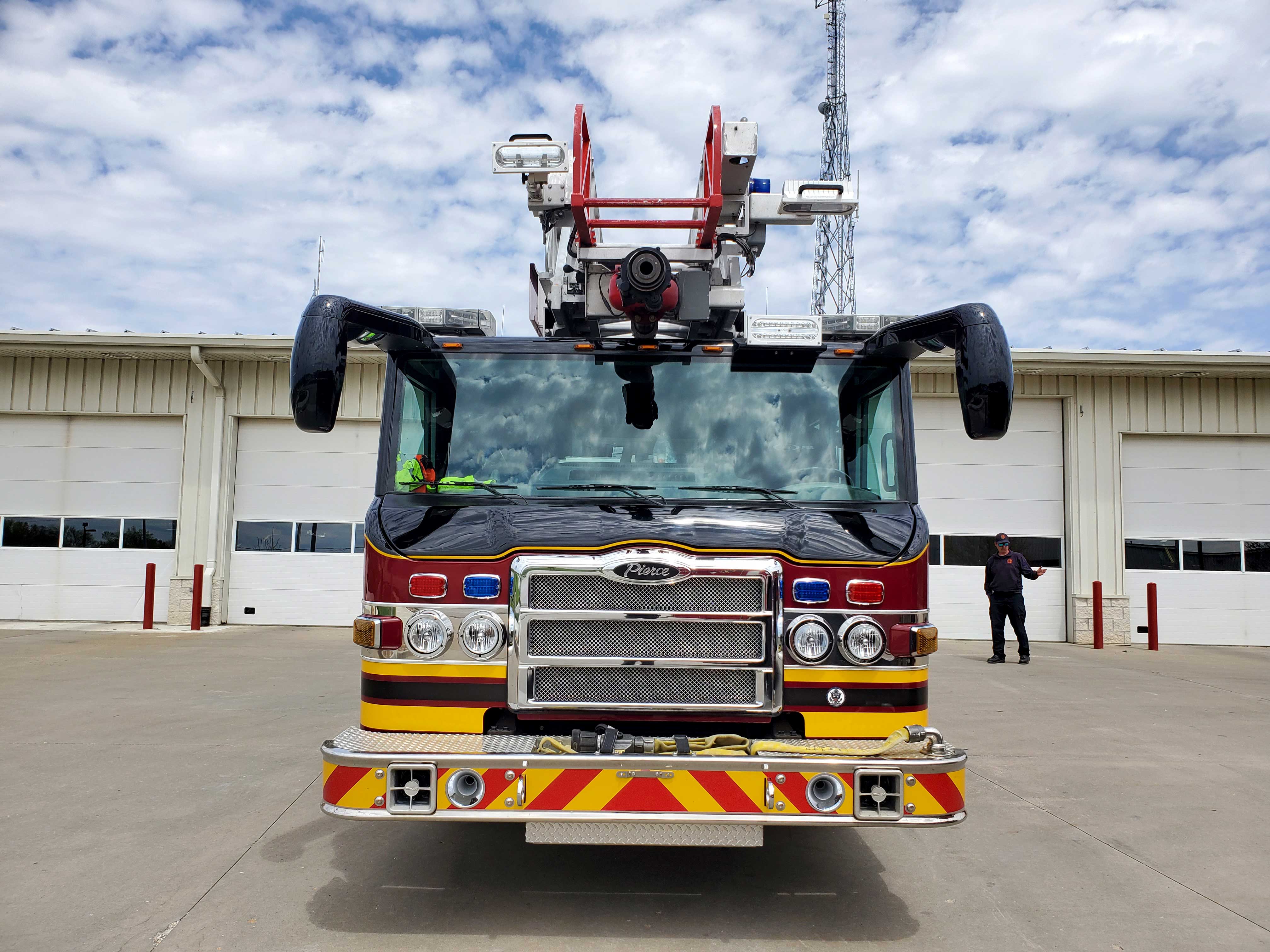 2009 Pierce Impel 75' Quint | Used Truck Details