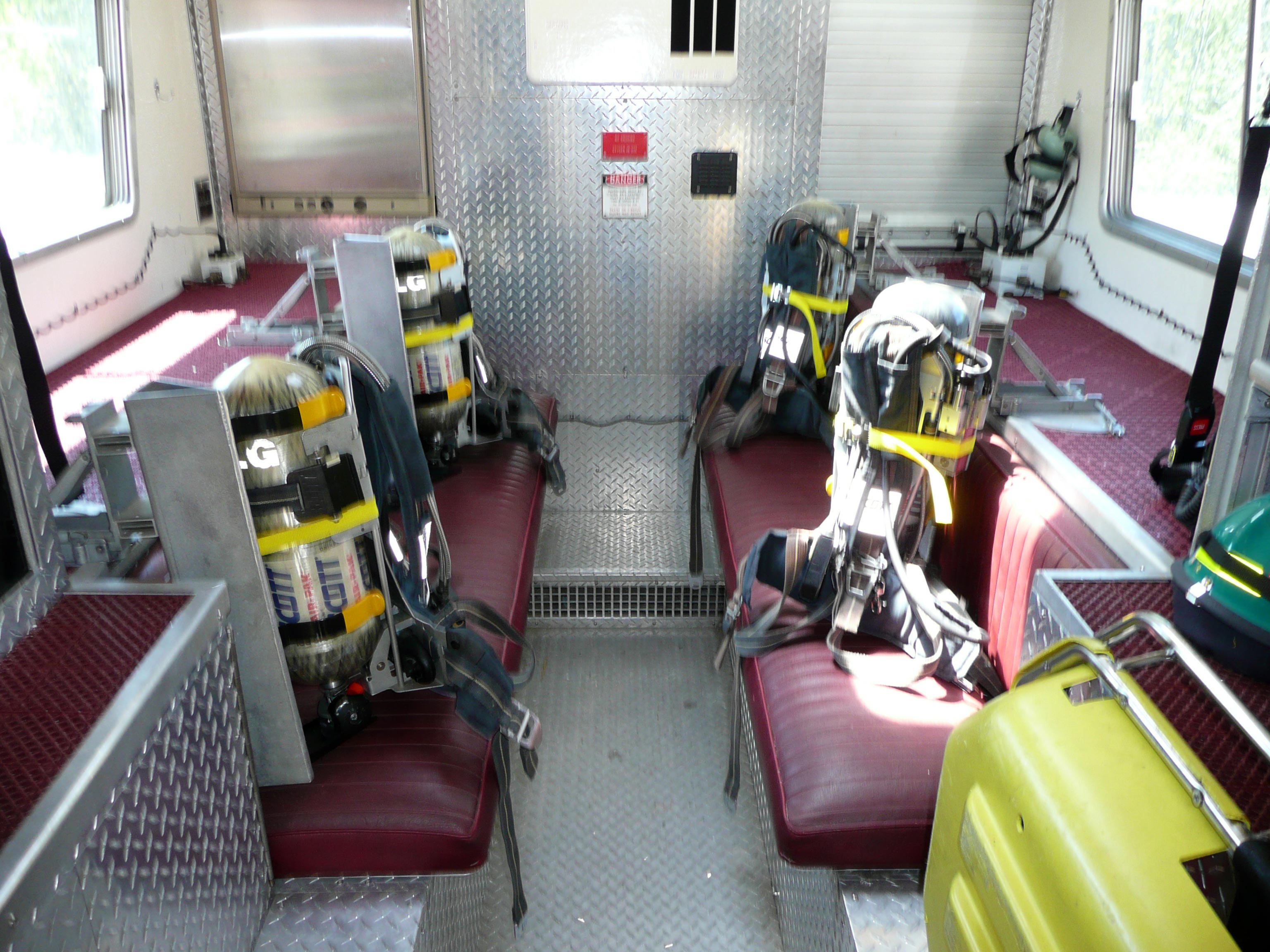 1988 Saulsbury Mack Commercial Walk-in Wet Rescue | Used Truck Details