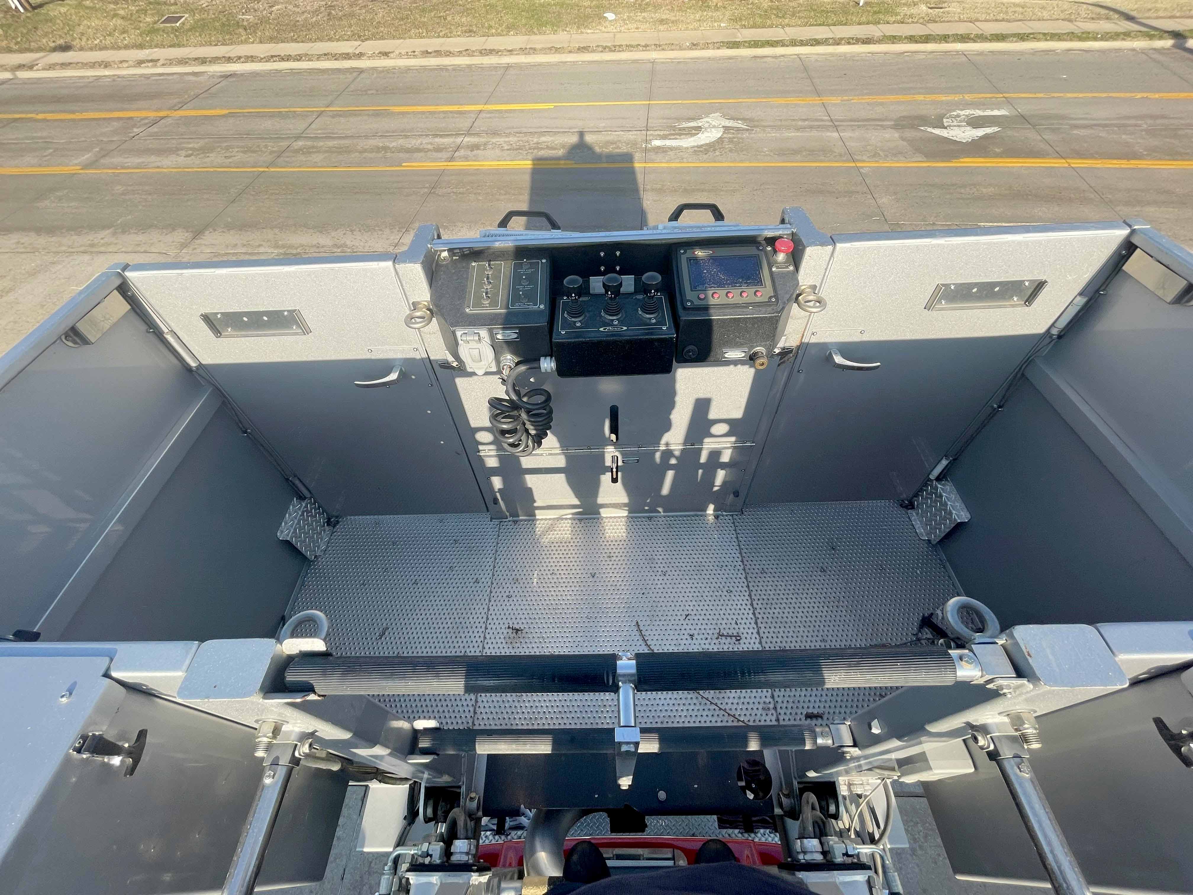 2009 Pierce Quantum 100' Platform | Used Truck Details