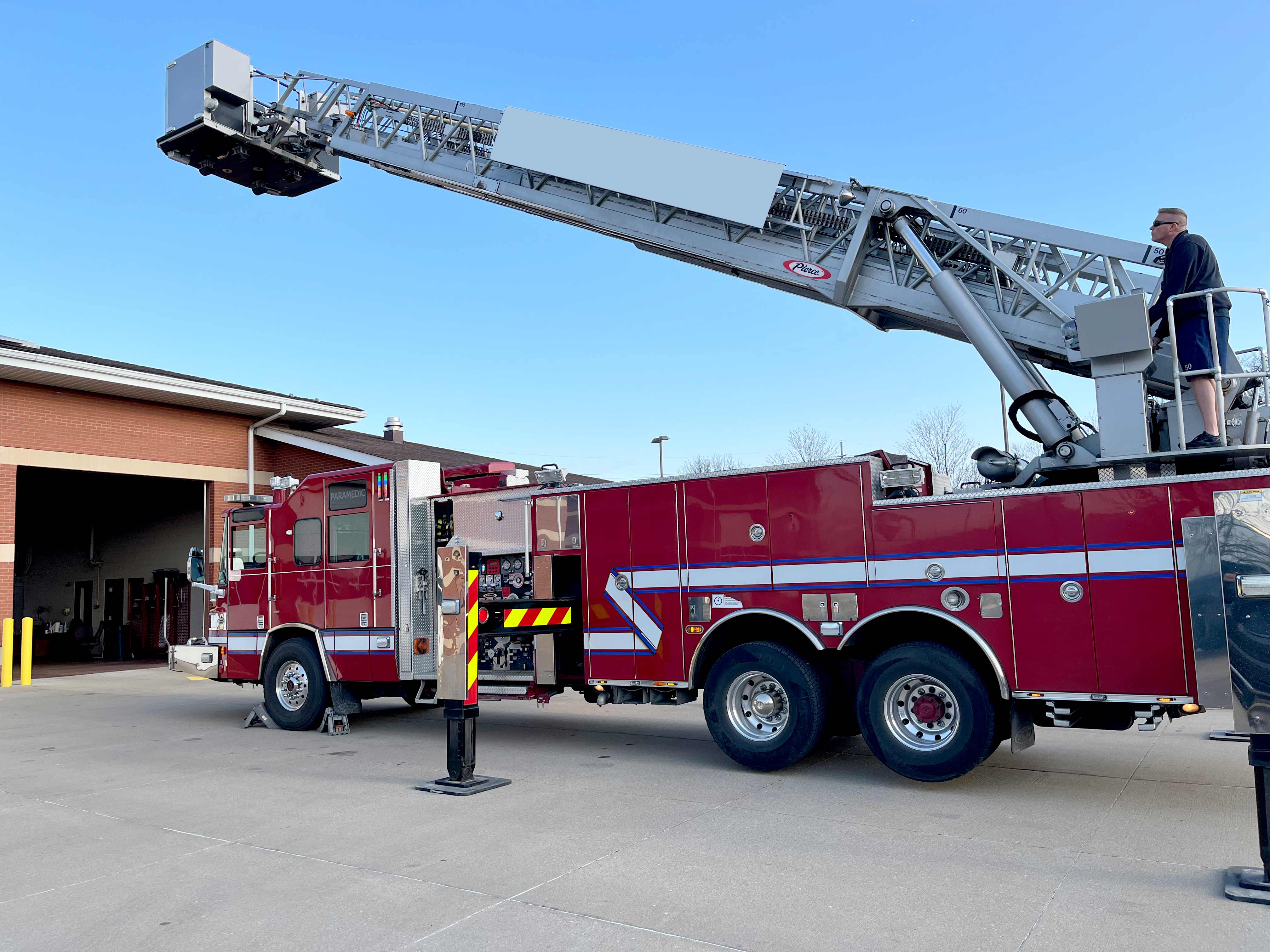 2009 Pierce Quantum 100' Platform | Used Truck Details