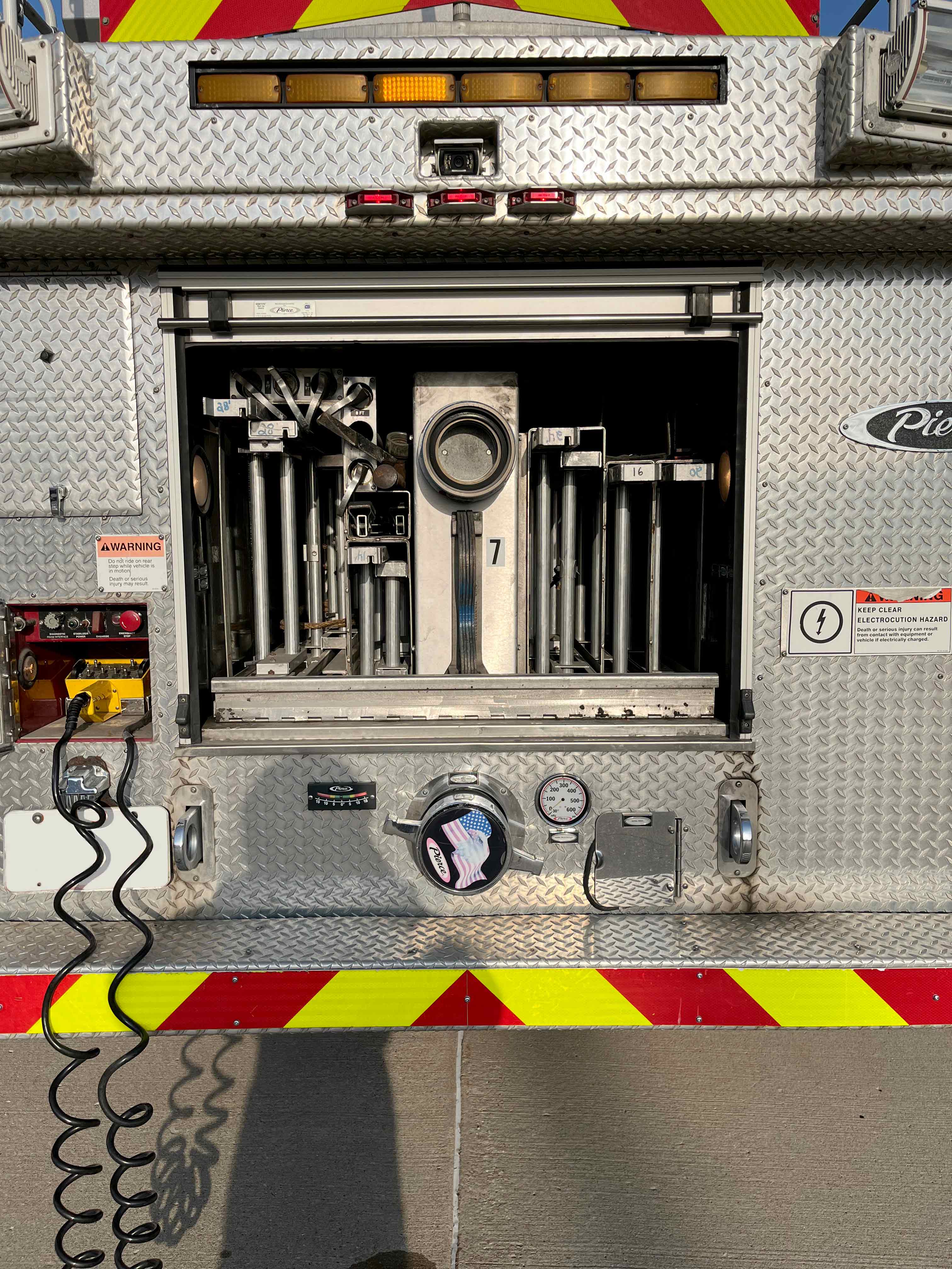 2009 Pierce Quantum 100' Platform | Firetrucks Unlimited