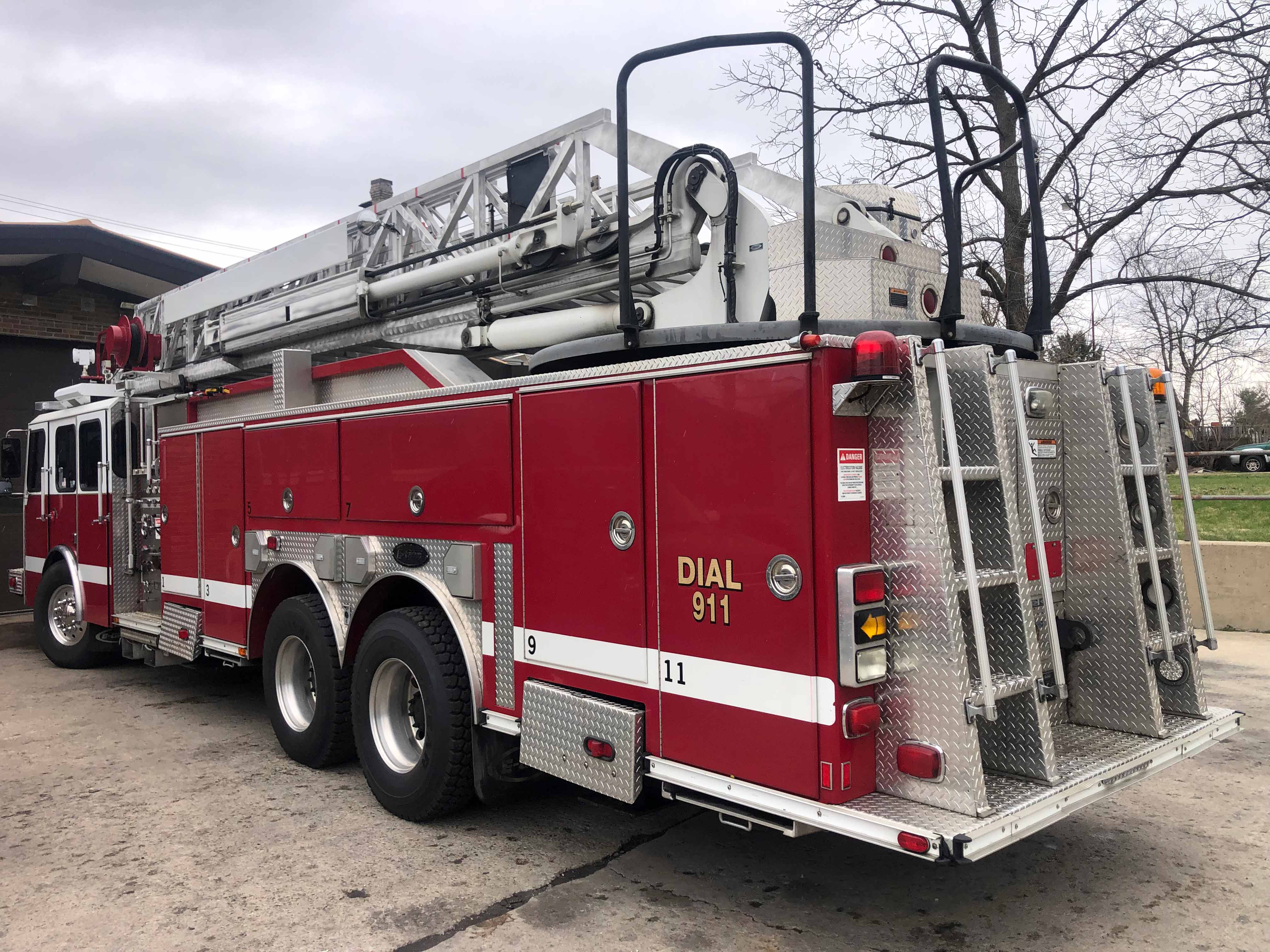 2002 E-One Cyclone II100' Aerial | Used Truck Details