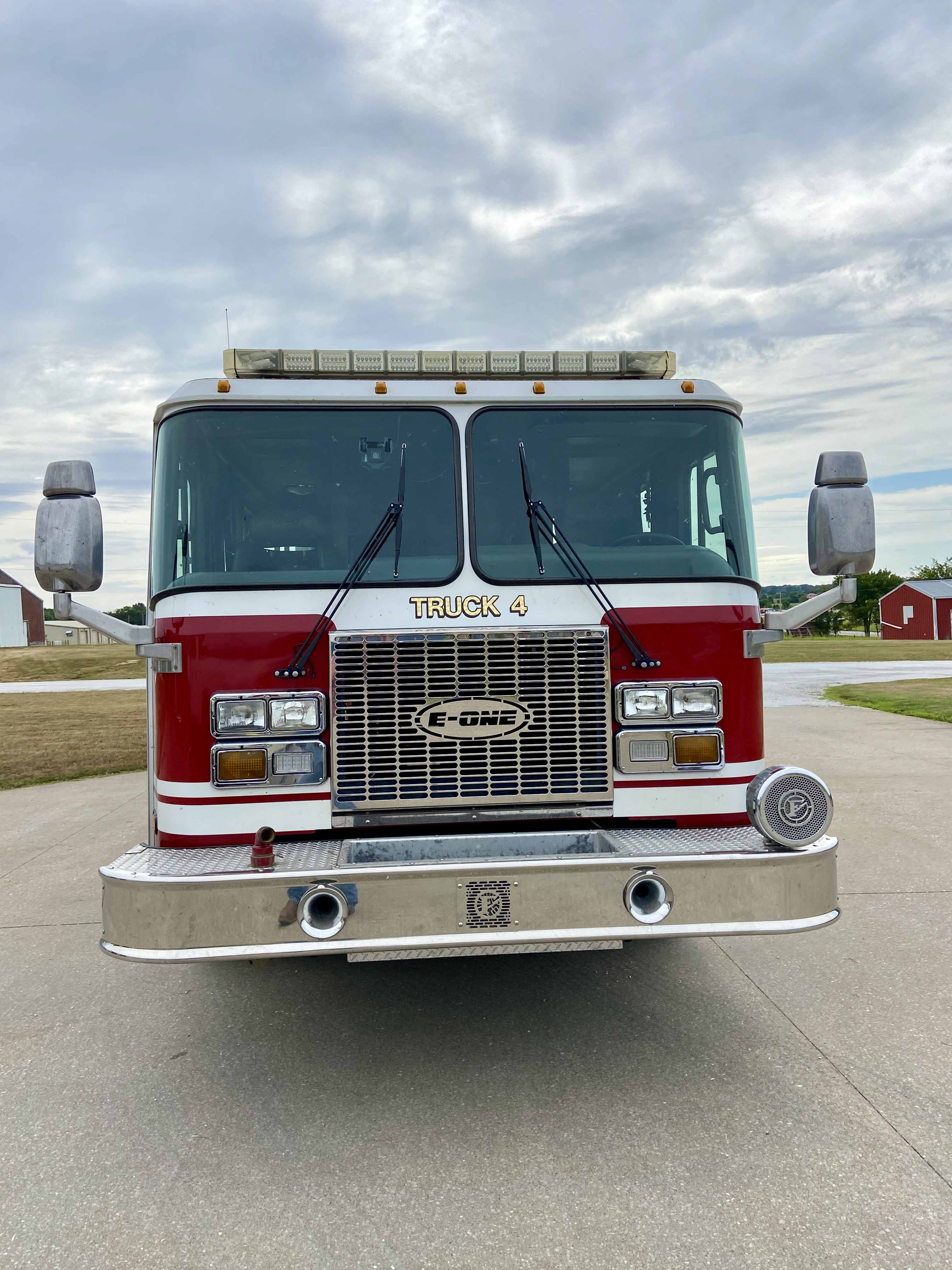 2001 E-One Cyclone II 95' Mid-Mount Platform | Used Truck Details
