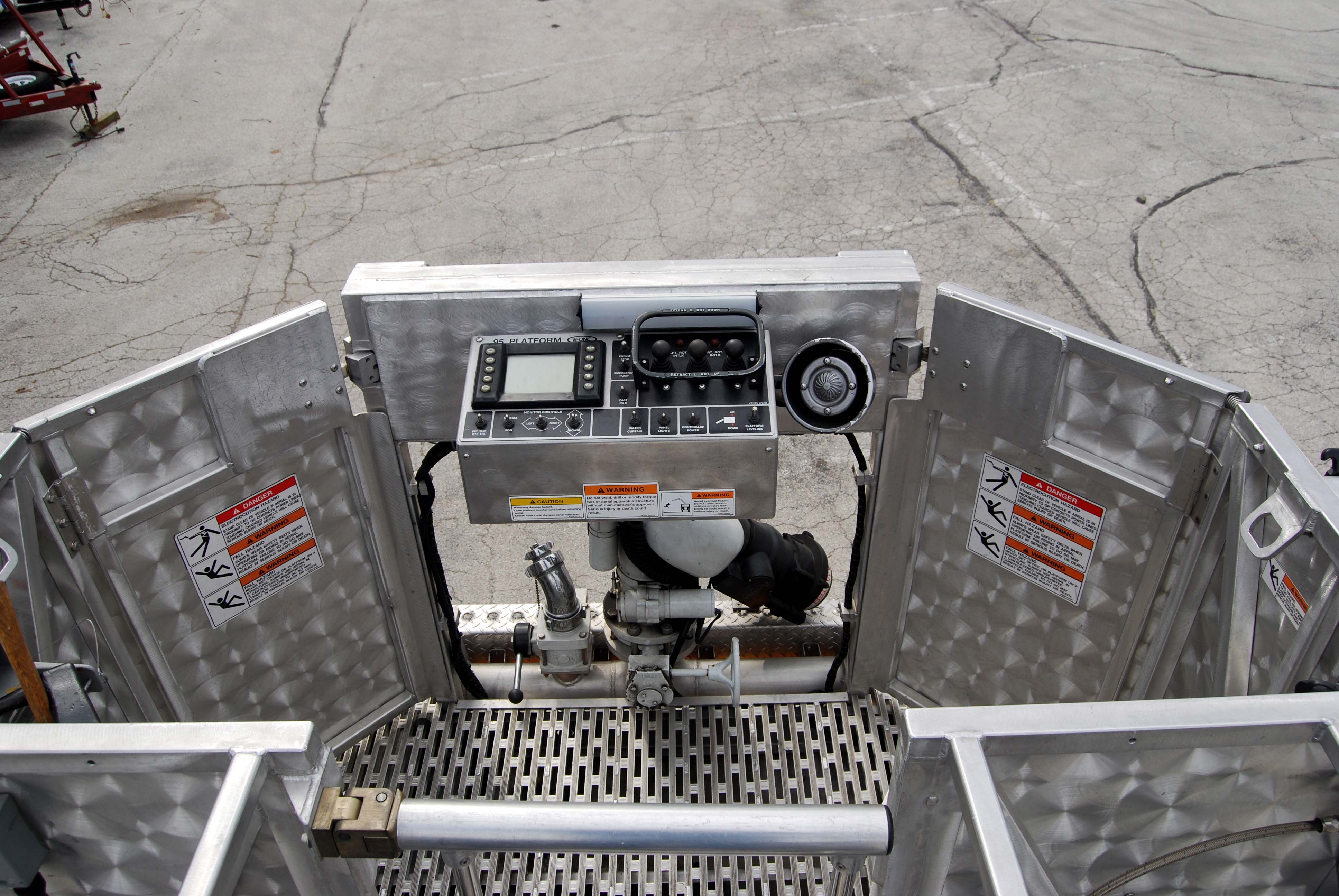 2011 E-One Cyclone II 95' Mid-Mount Tower | Used Truck Details