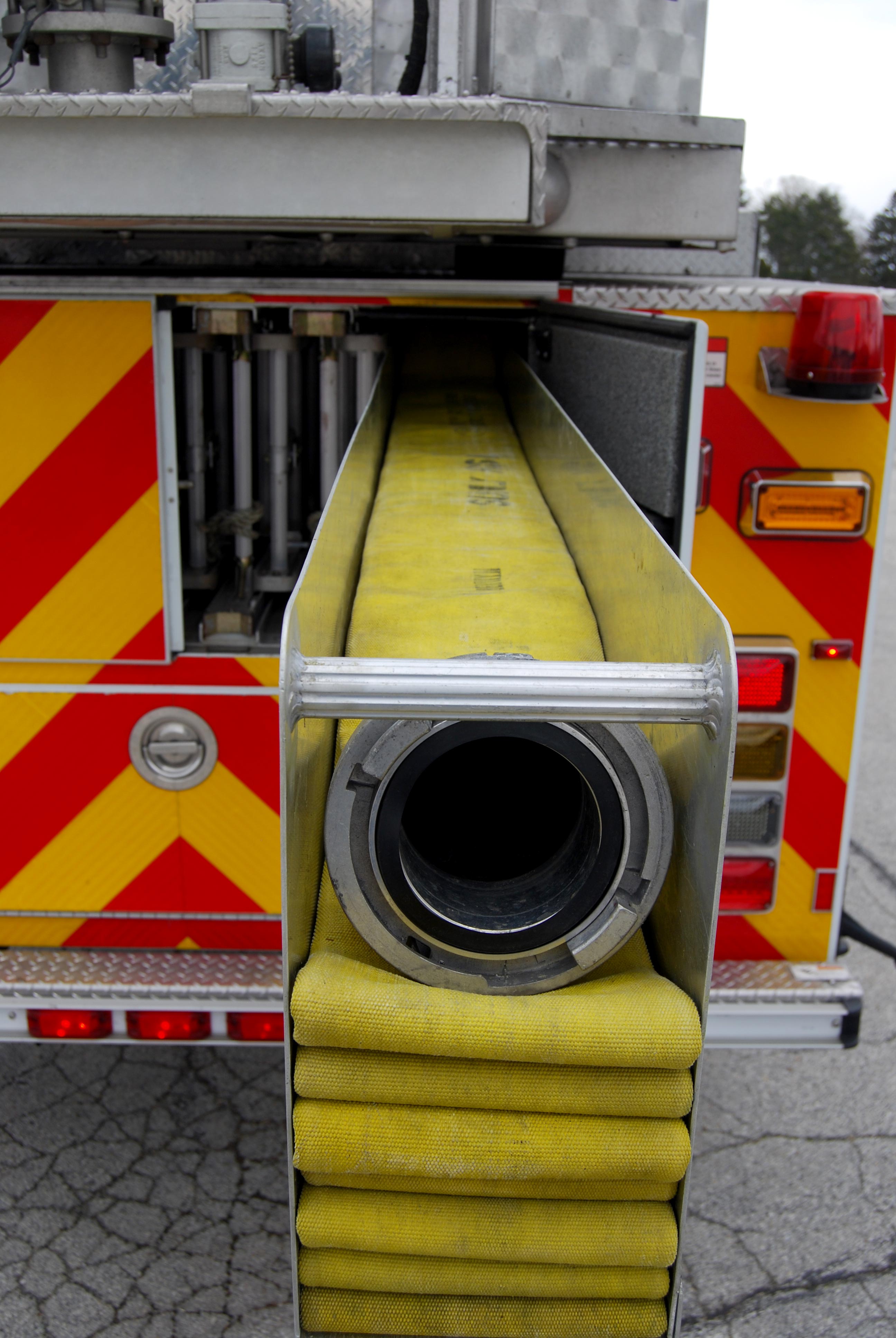 2011 E-One Cyclone II 95' Mid-Mount Tower | Used Truck Details