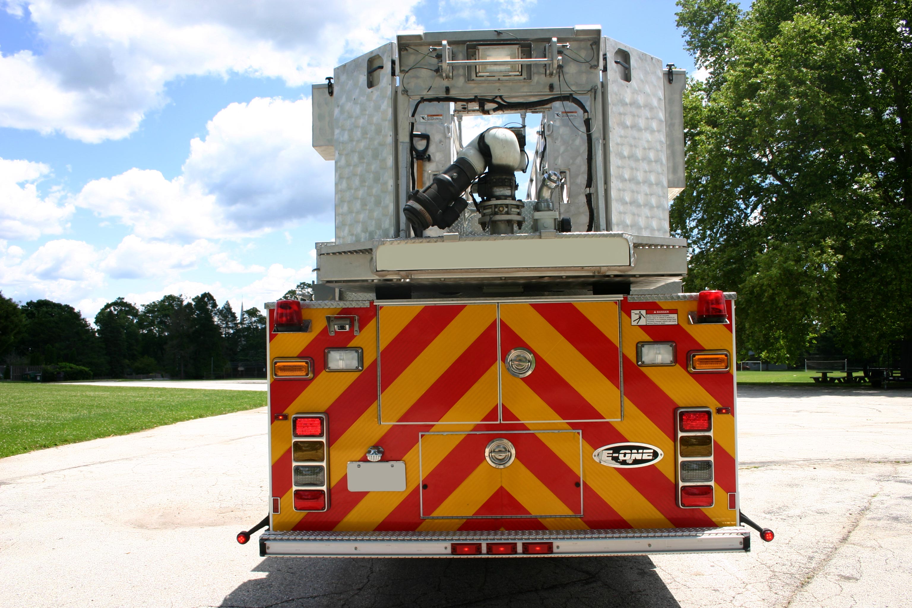 2011 E-One Cyclone II 95' Mid-Mount Tower | Used Truck Details