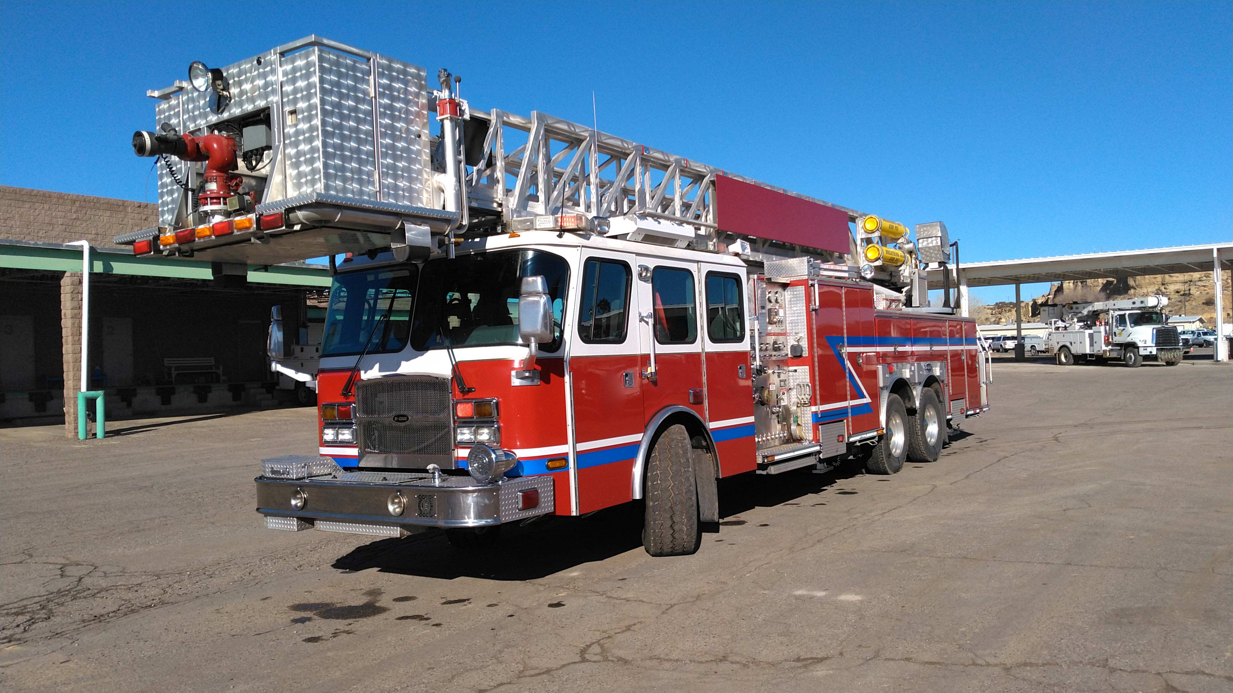 2005 E-One Cyclone II 95' Platform | Used Truck Details