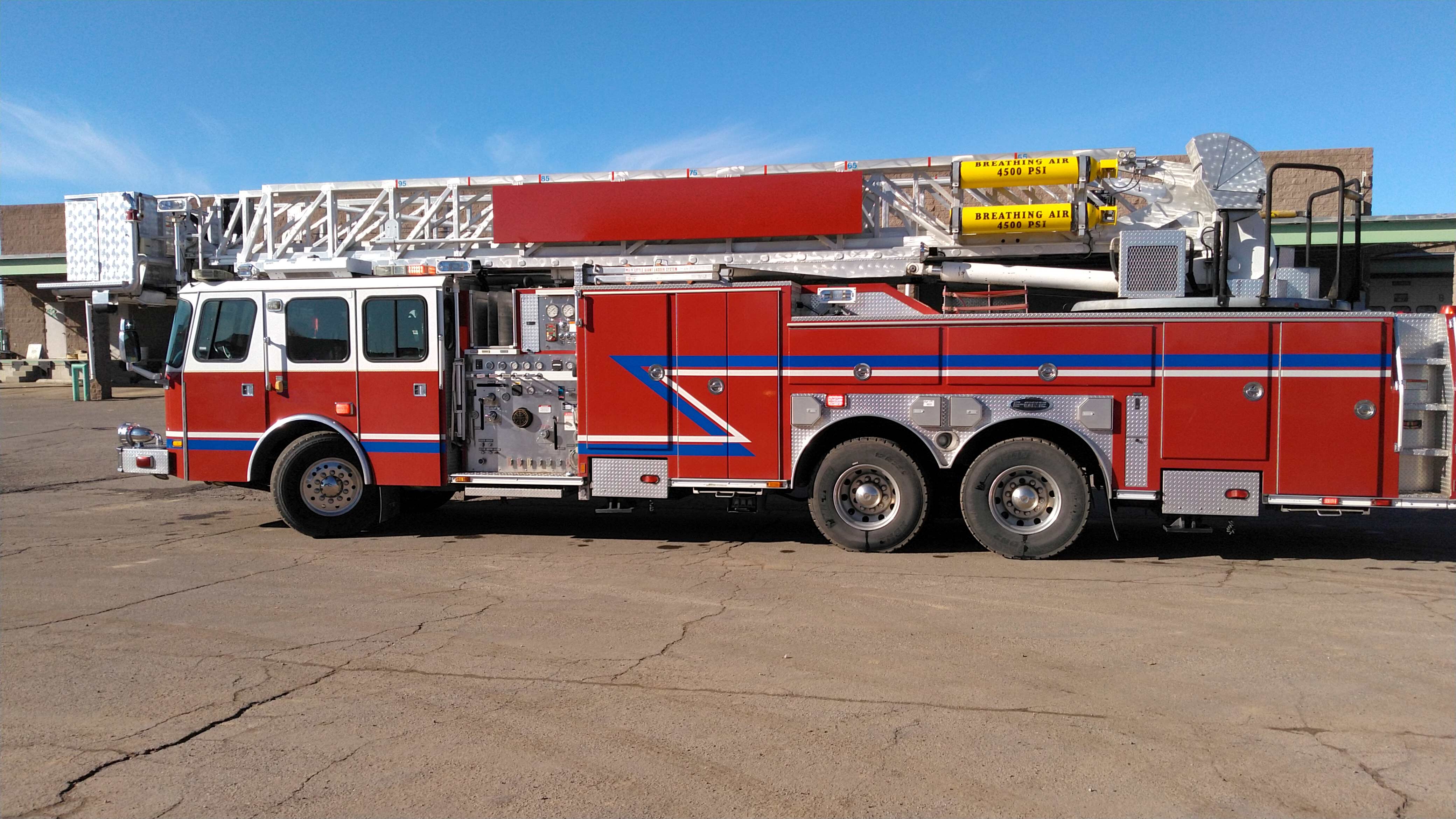 2005 E-One Cyclone II 95' Platform | Used Truck Details