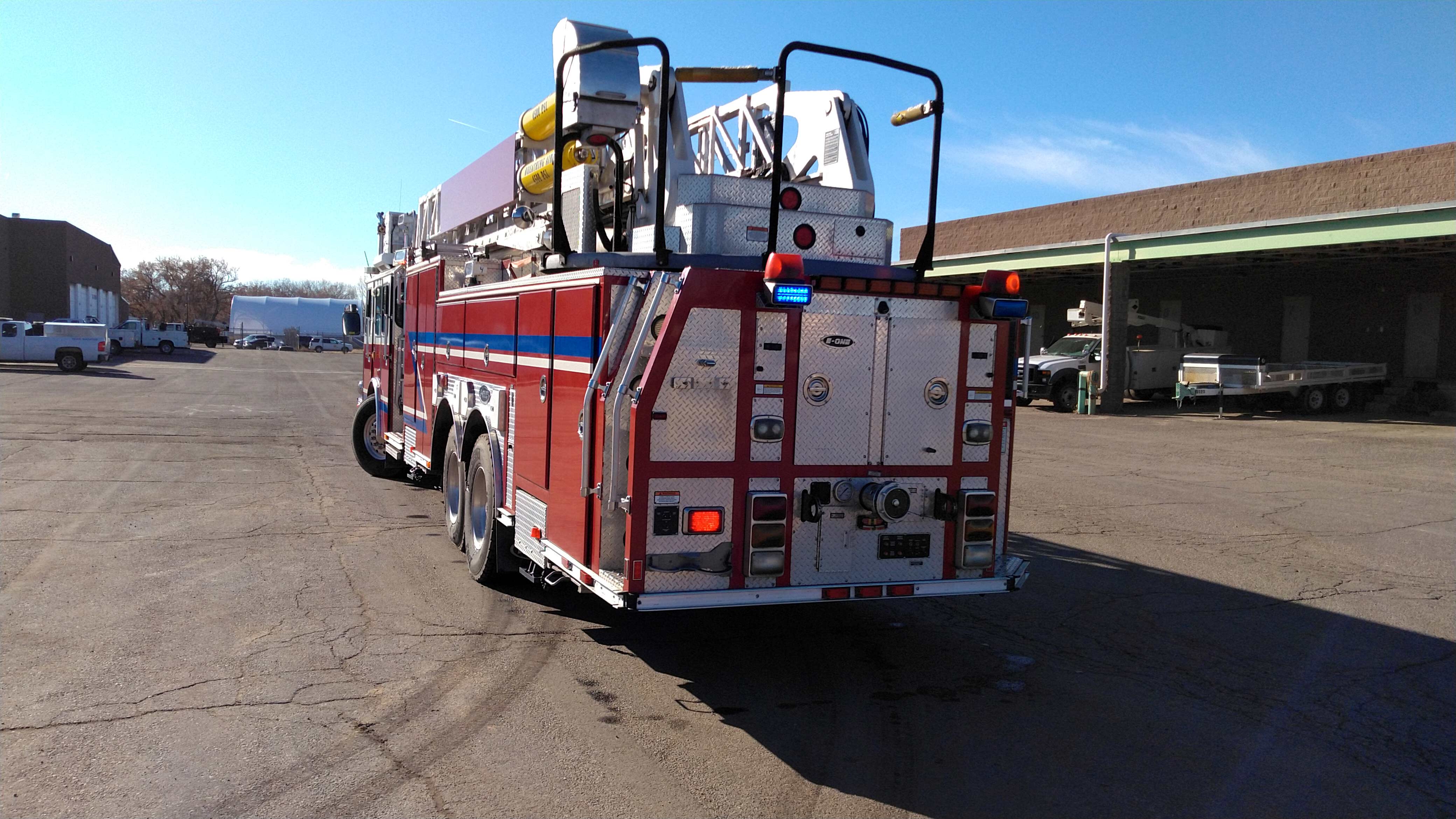 2005 E-One Cyclone II 95' Platform | Used Truck Details