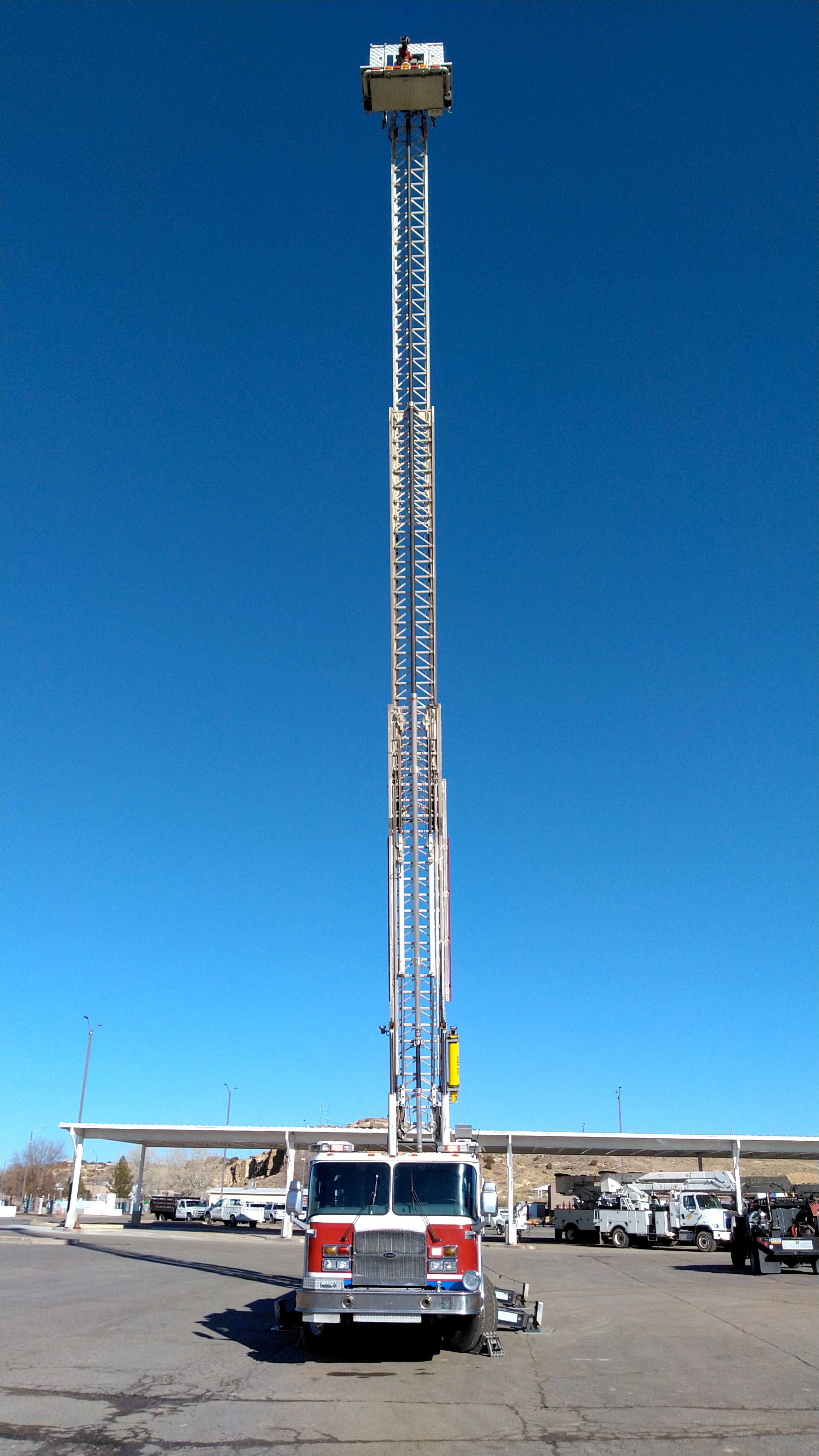 2005 E-One Cyclone II 95' Platform | Used Truck Details