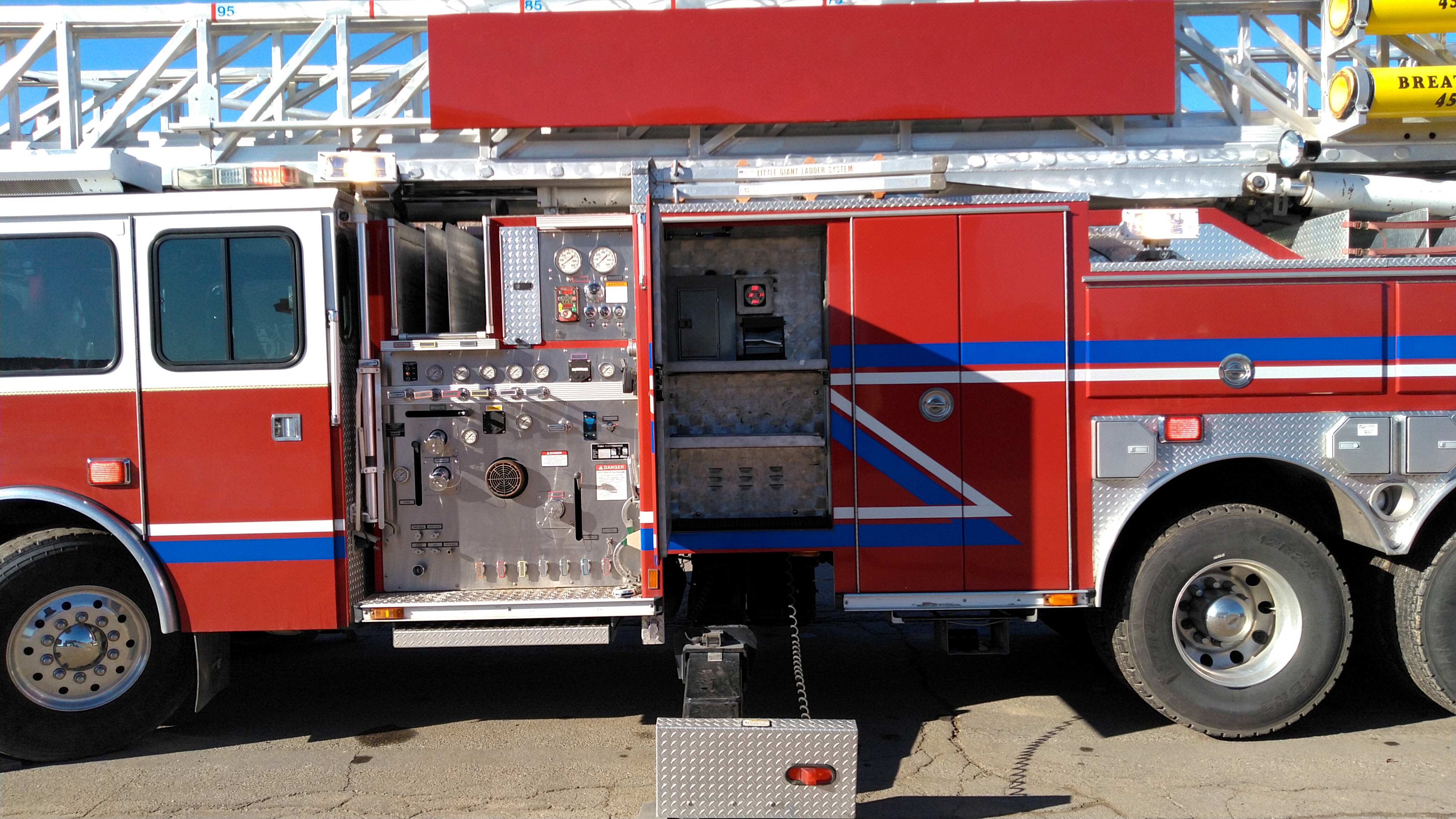 2005 E-One Cyclone II 95' Platform | Used Truck Details