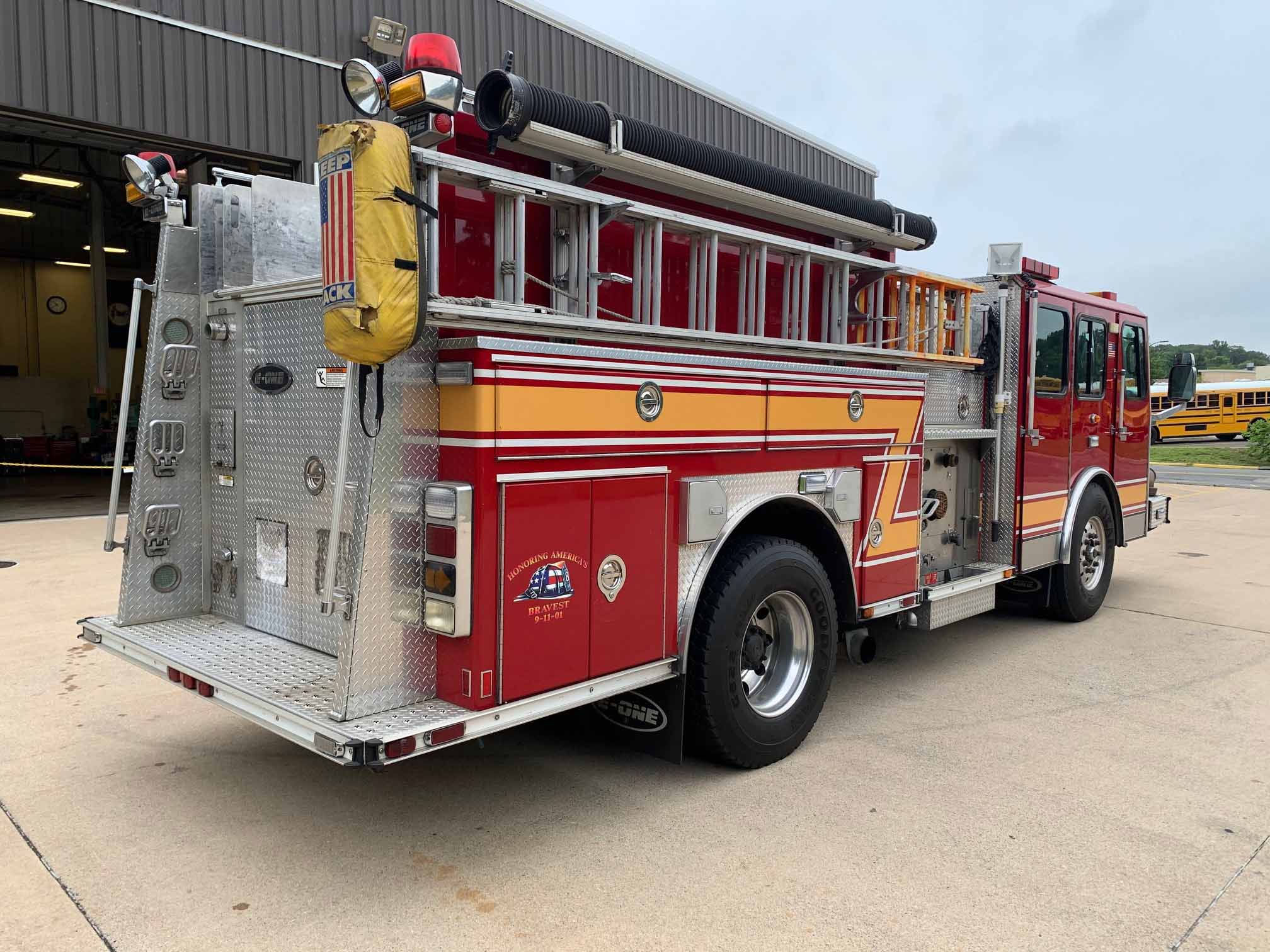 2001 E-One Cyclone II Pumper | Used Truck Details