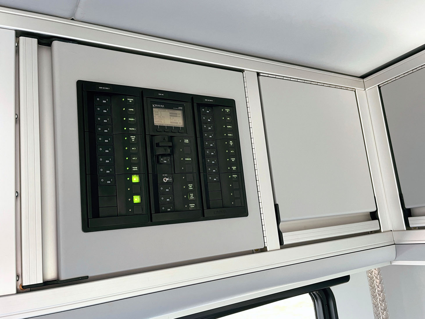 2015 General Kenworth Commercial Command Center | Used Truck Details