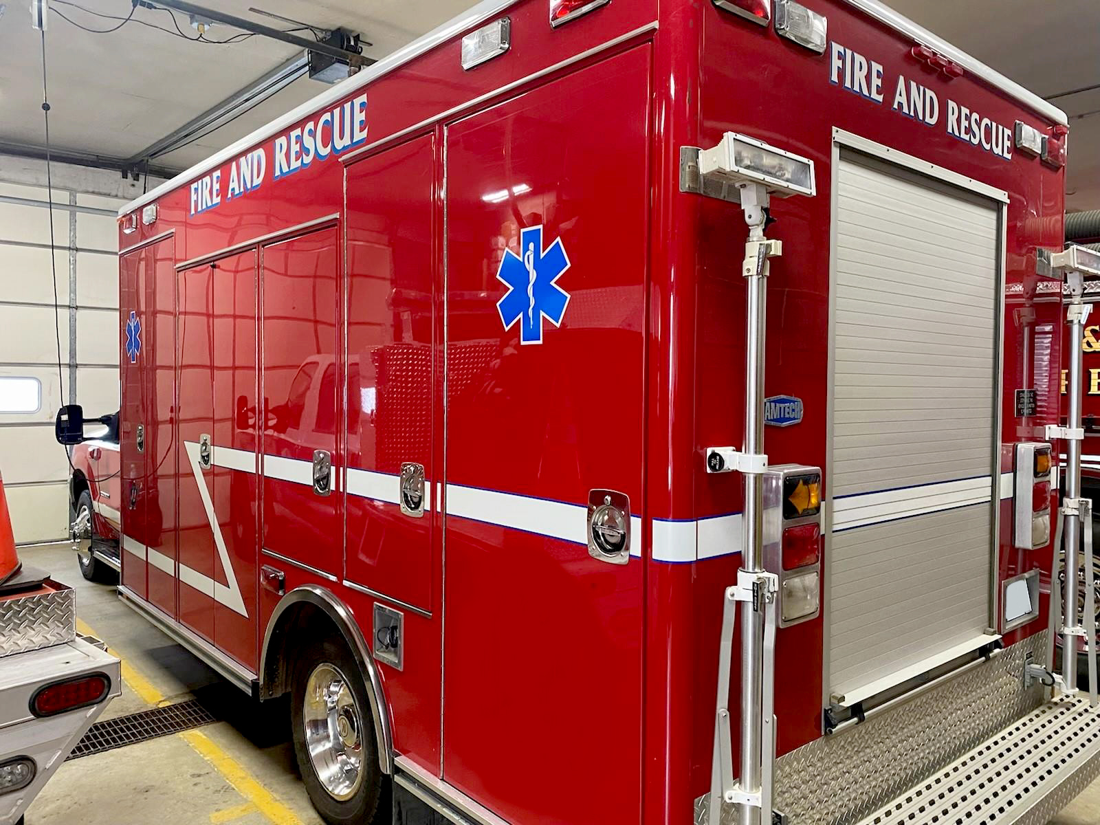 2000 Ford F-550 4x4 Commercial Walk-in Rescue | Used Truck Details