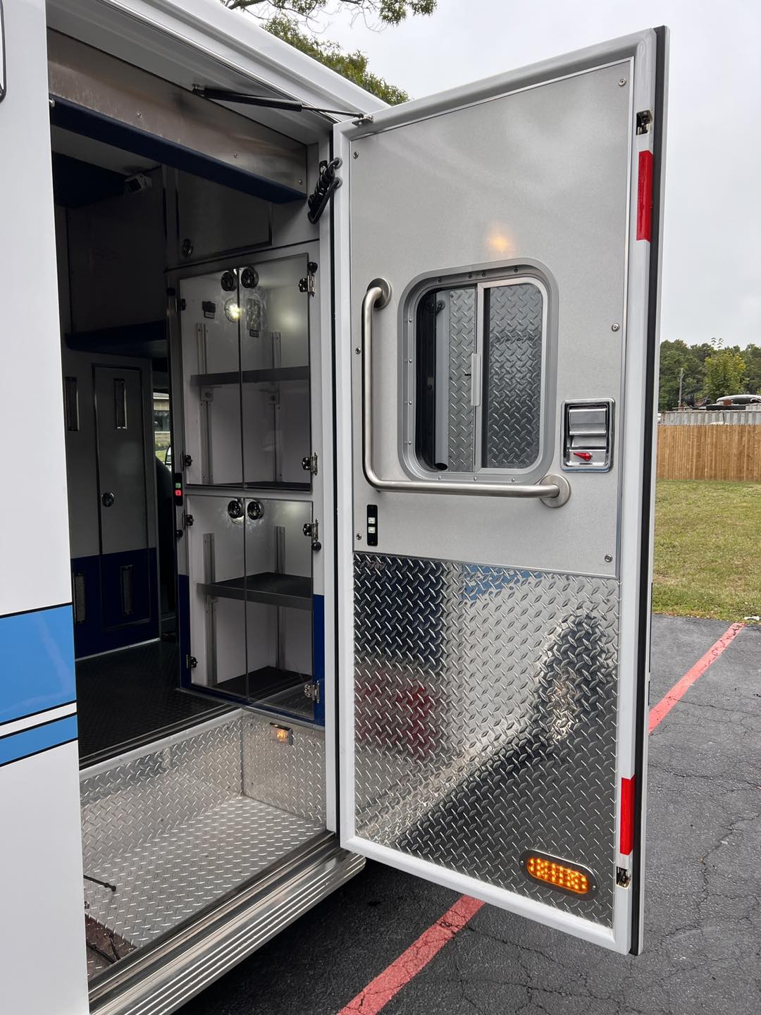 2009 Road Rescue Ford Type III Ambulance | Used Truck Details