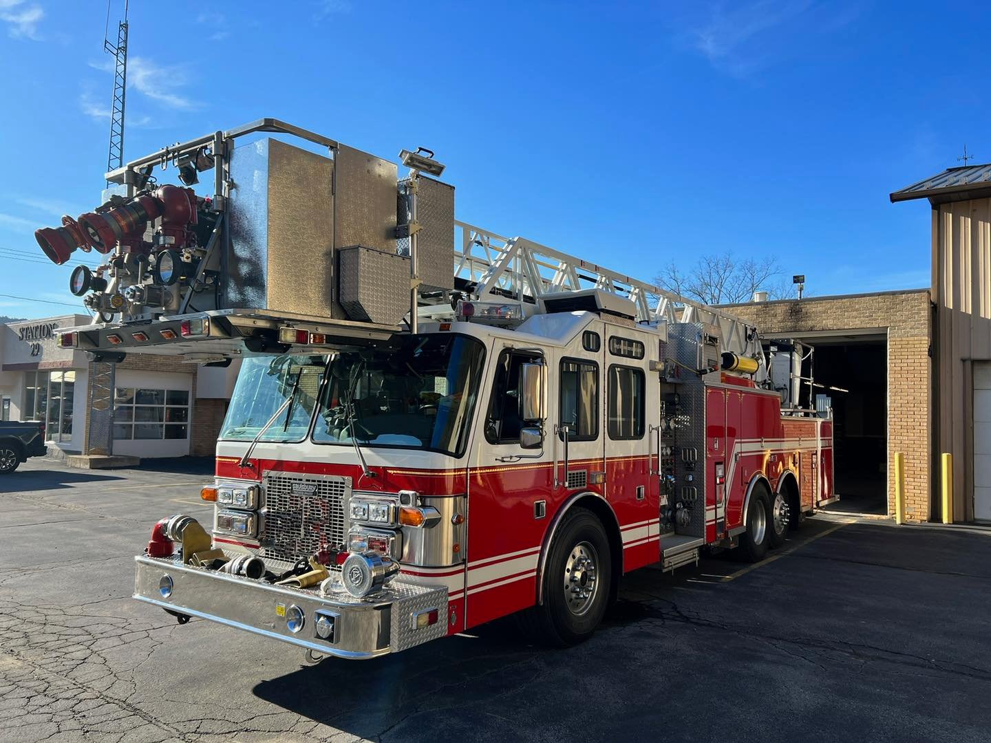 1997 Simon Duplex 75' Platform | Firetrucks Unlimited