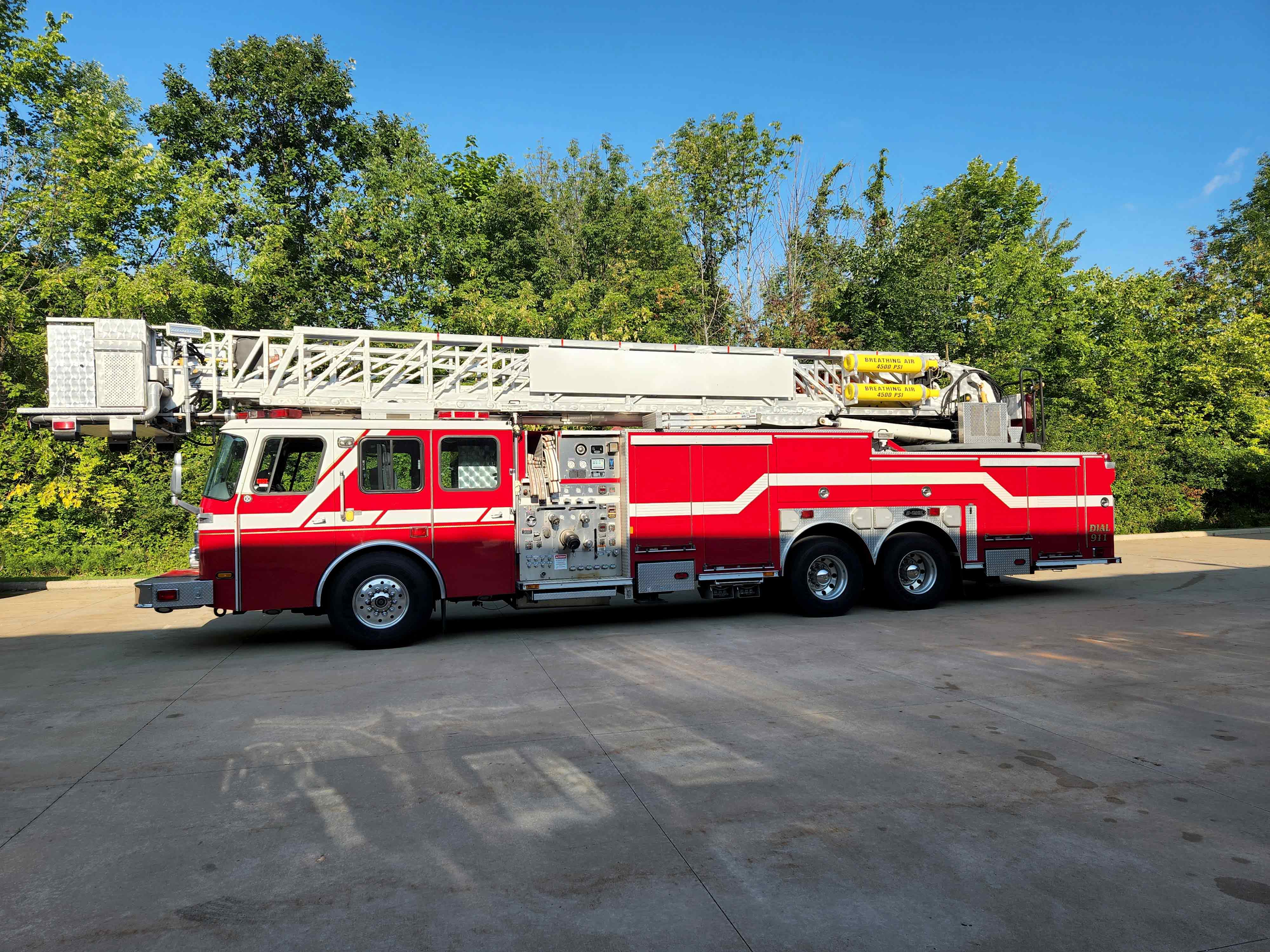 2001 E-One Cyclone II 95' Platform | Used Truck Details