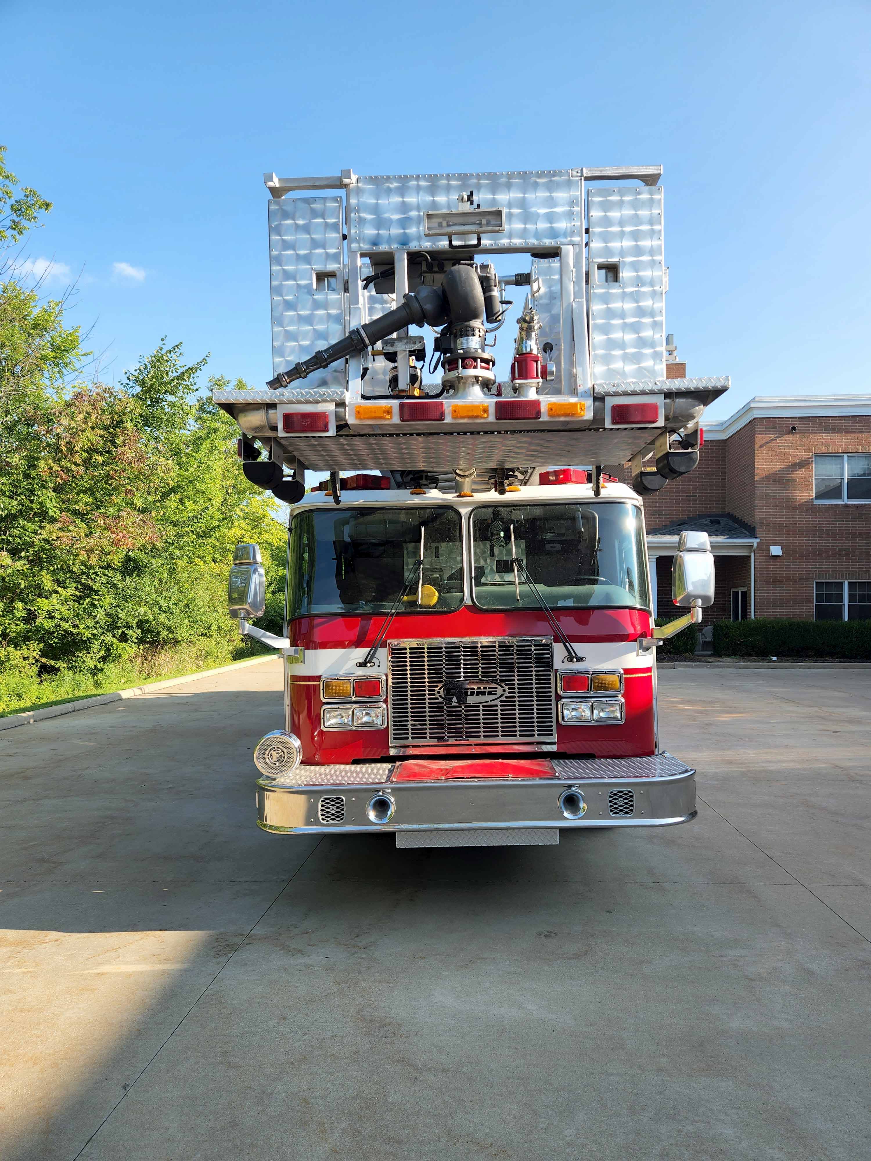 2001 E-One Cyclone II 95' Platform | Used Truck Details