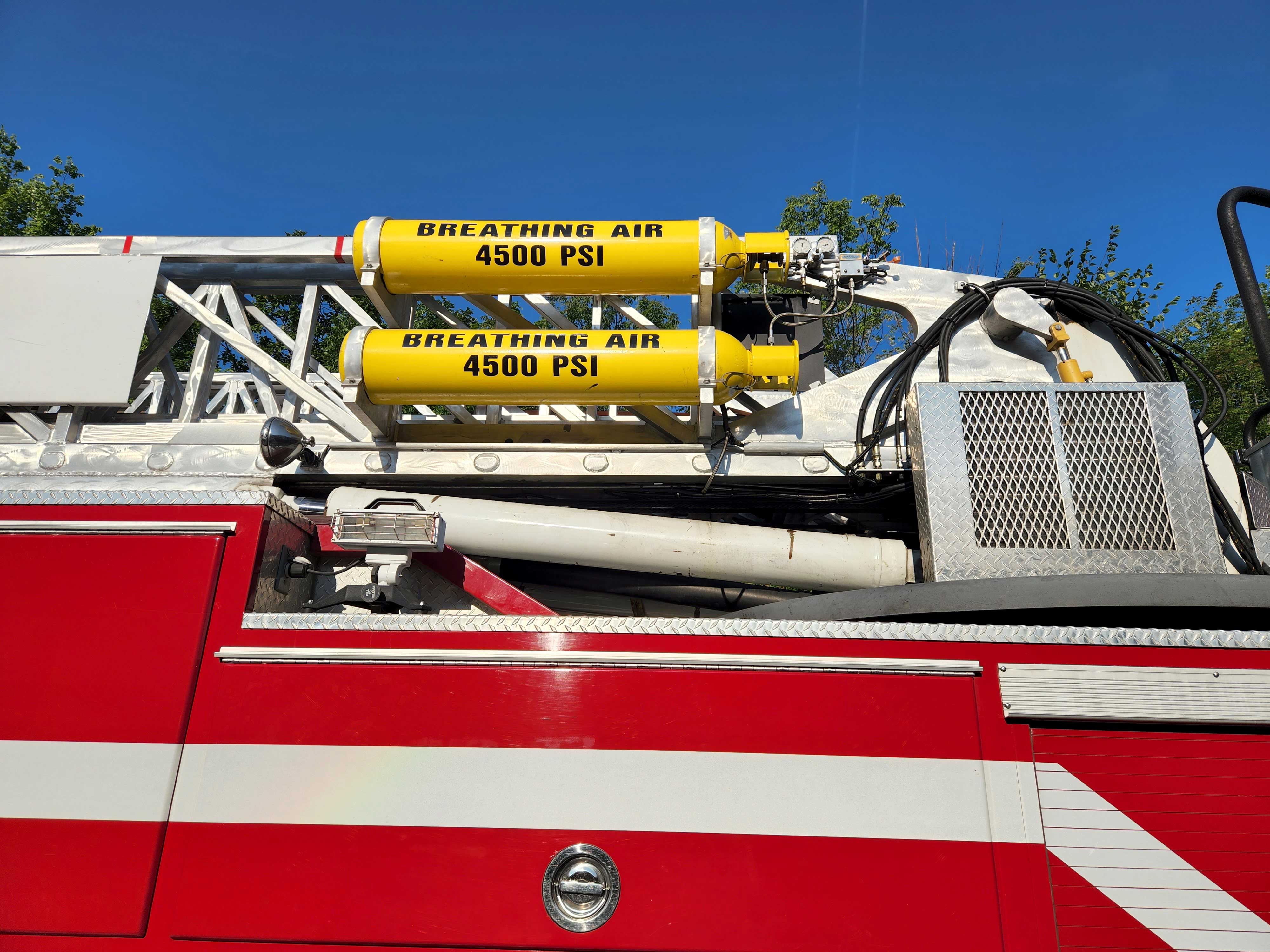 2001 E-One Cyclone II 95' Platform | Used Truck Details