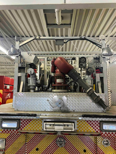 1999 KME Excel 95' Mid-Mount Platform | Used Truck Details