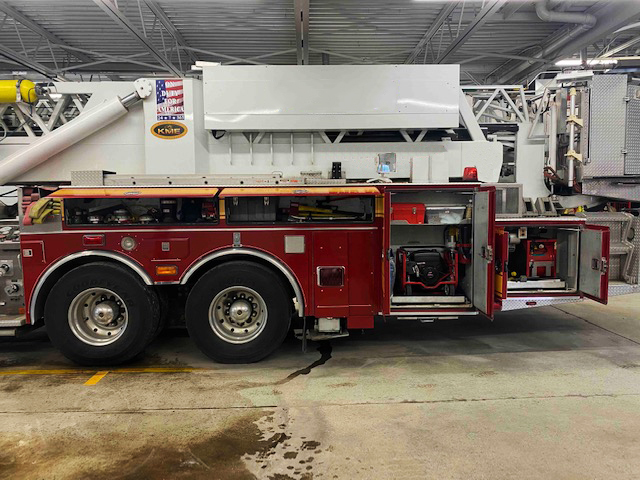 1999 KME Excel 95' Mid-Mount Platform | Used Truck Details