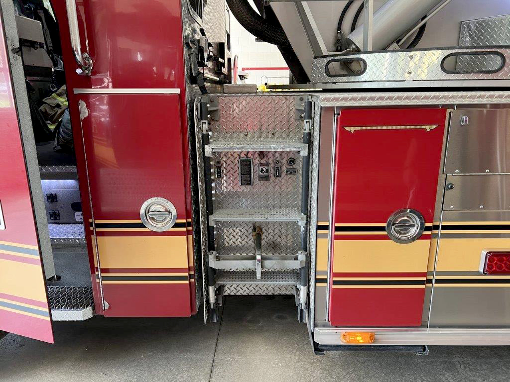 2012 Sutphen 100' Mid-Mount Platform | Used Truck Details