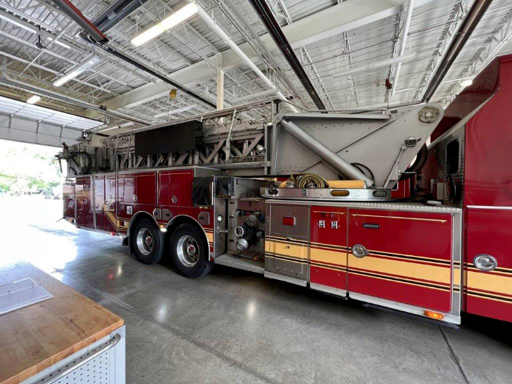 2012 Sutphen 100' Mid-Mount Platform | Firetrucks Unlimited