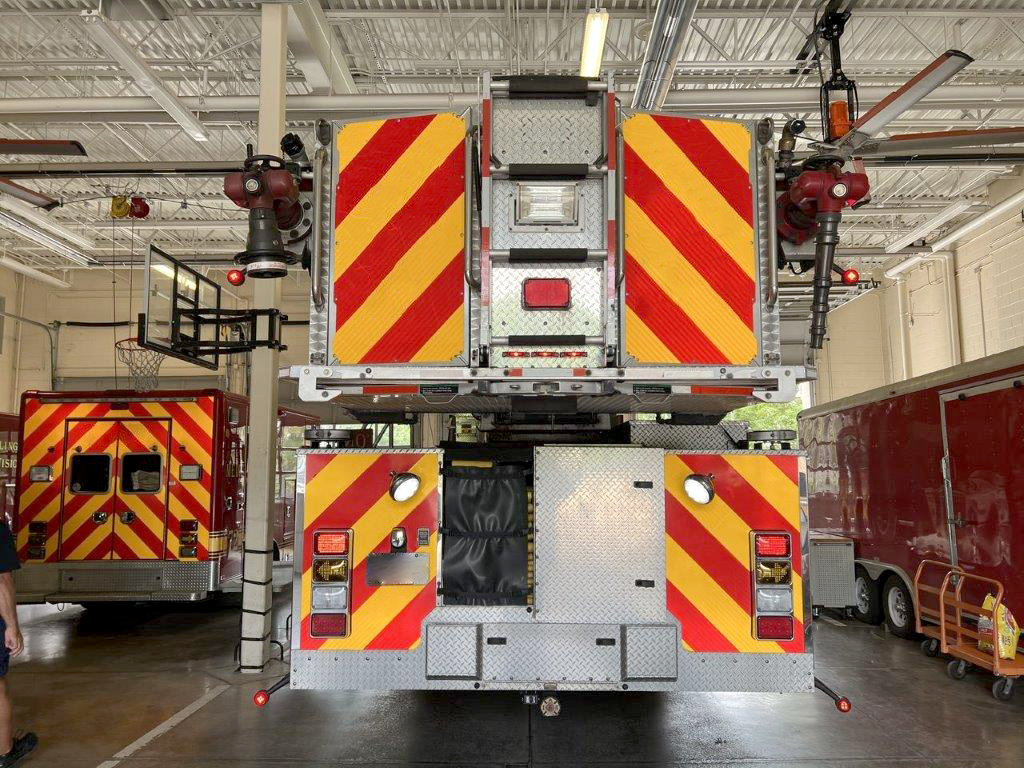 2012 Sutphen 100' Mid-Mount Platform | Used Truck Details