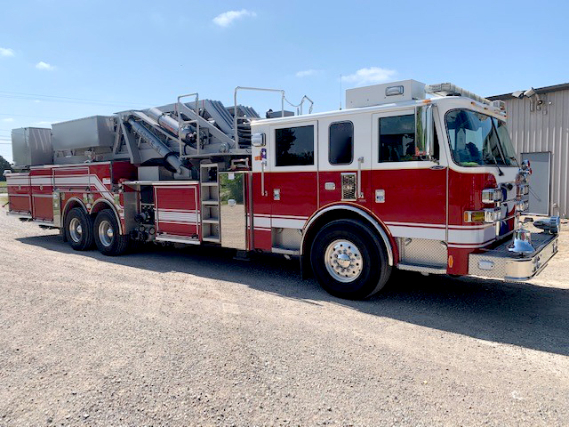 2010 Pierce Arrow XT 95' Mid-Mount Platform | Firetrucks Unlimited